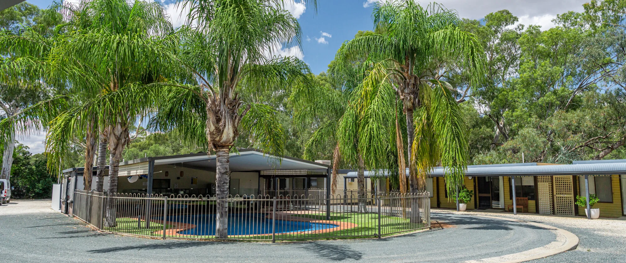 Deni Golf Resort | Motel Accommodation in Deniliquin