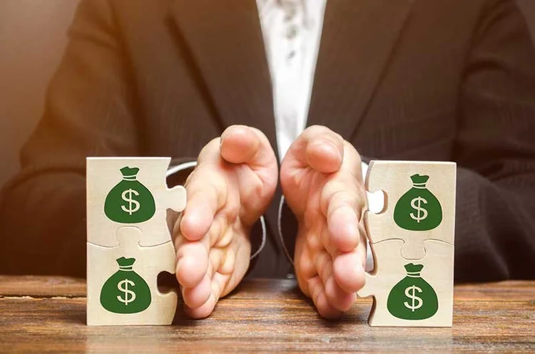 How Much Is a Wife Entitled to in a Divorce? Legal Factors — Judge Anthony