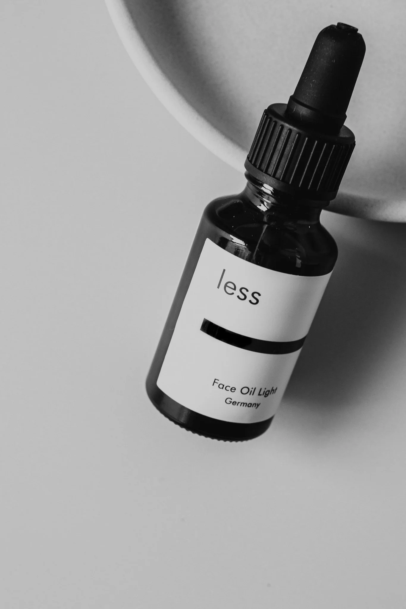 LESS COSMETICS — THE NEUTRAL STUDIO