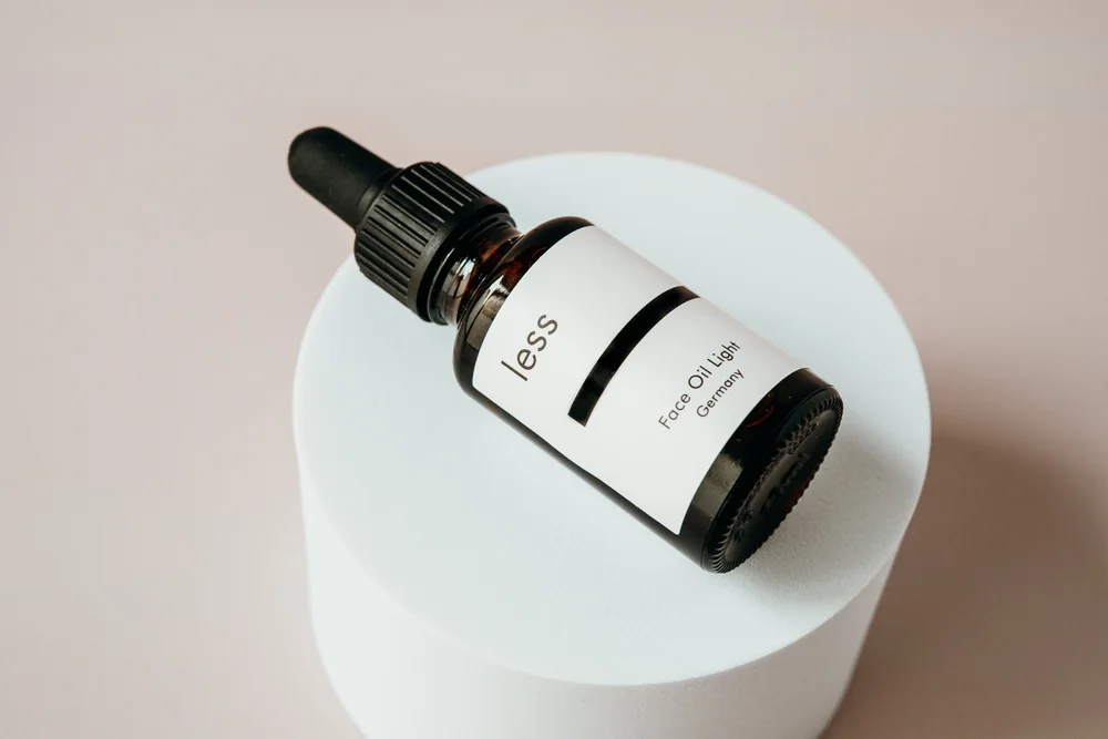 LESS COSMETICS — THE NEUTRAL STUDIO