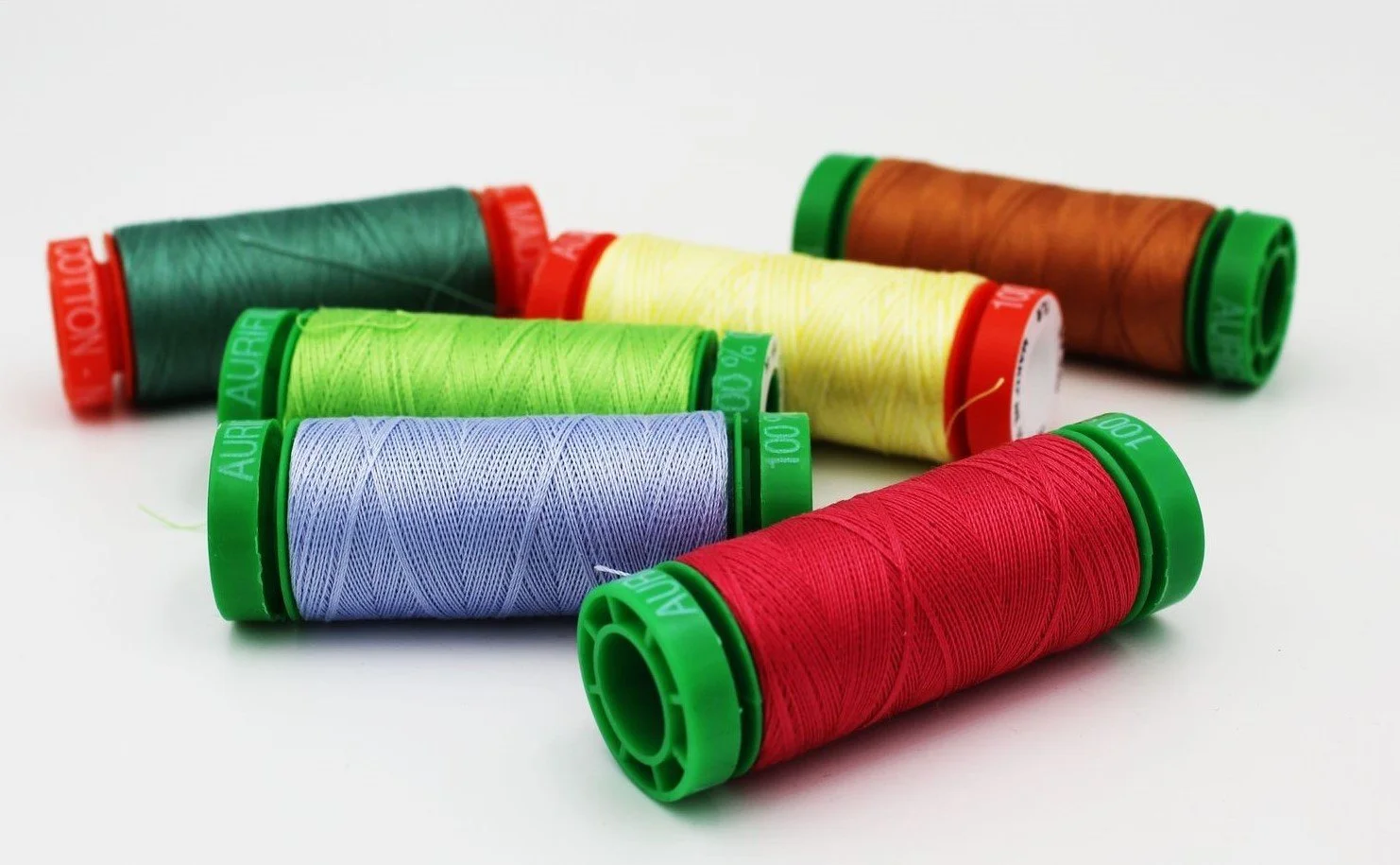 Aurifil Threads lance leur nouveau “box” mensuel : Thread Labs ! — Fil ...