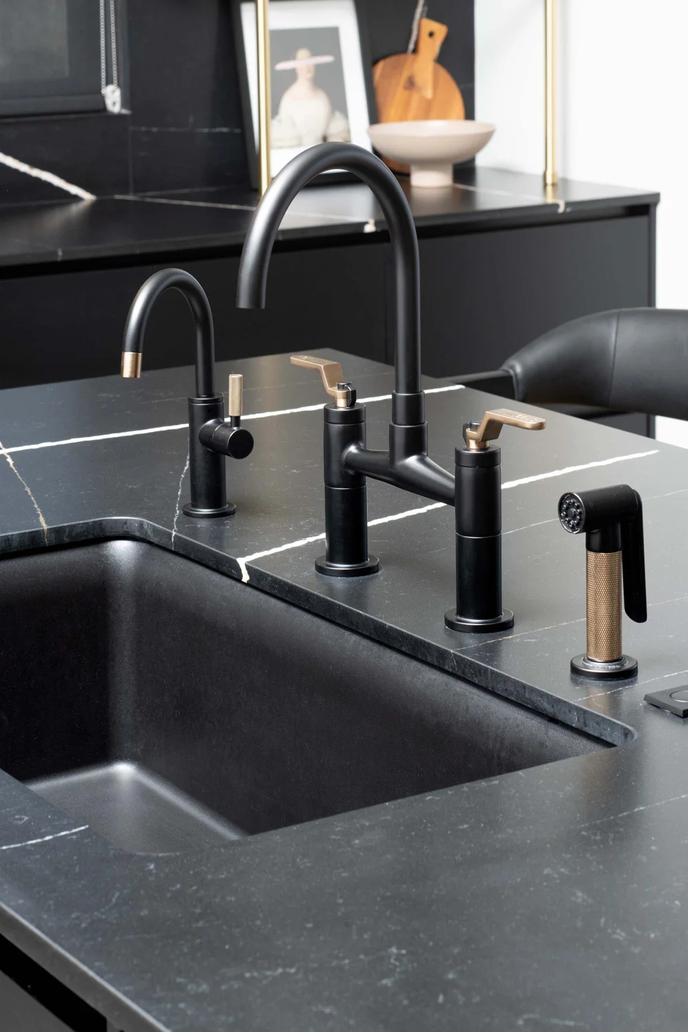 Lakeview Modern Kitchen — Metro Design Build Inc.