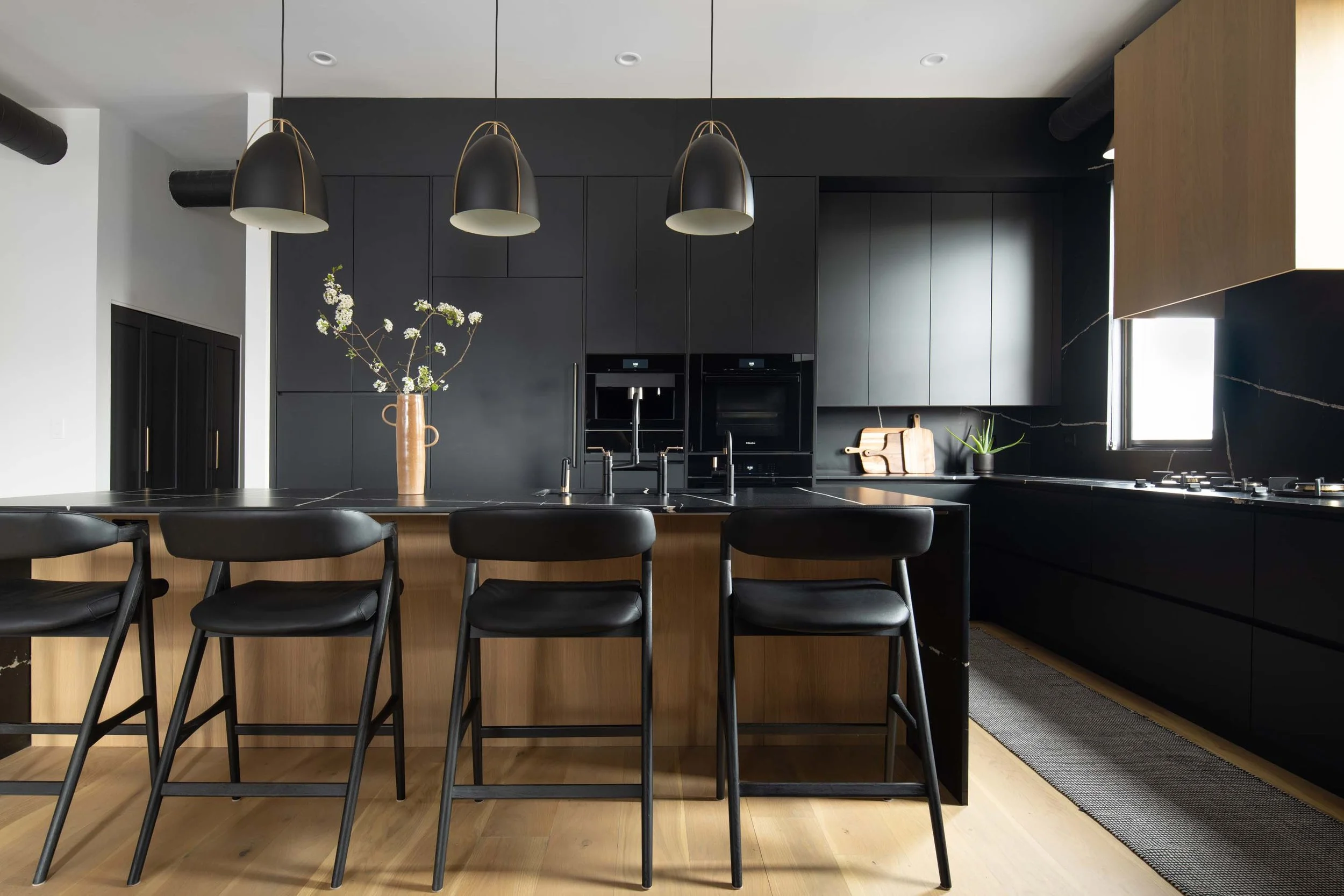 Lakeview Modern Kitchen — Metro Design Build Inc.