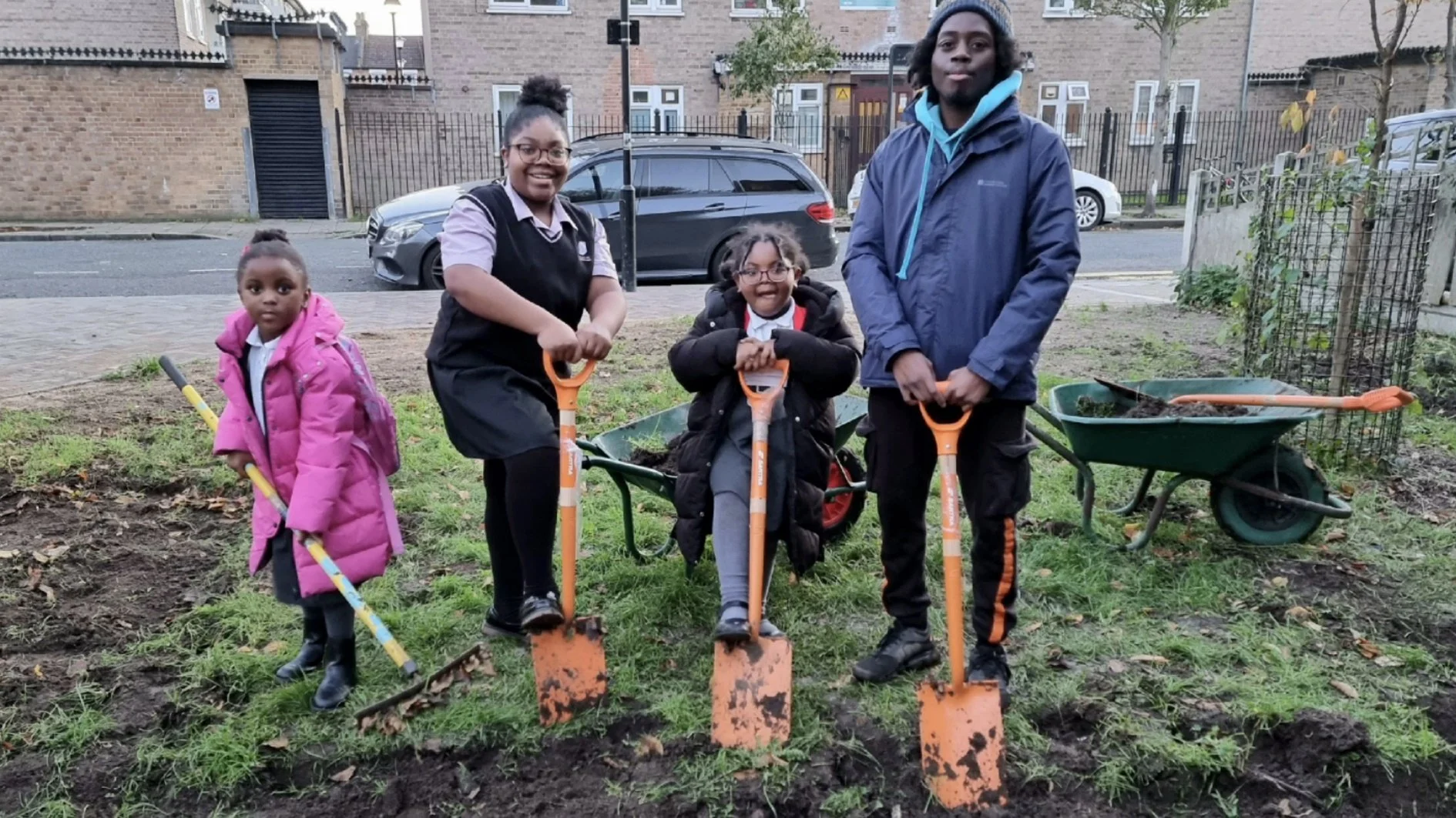 Community gardens in Hackney and Newham — ecoACTIVE | environmental ...
