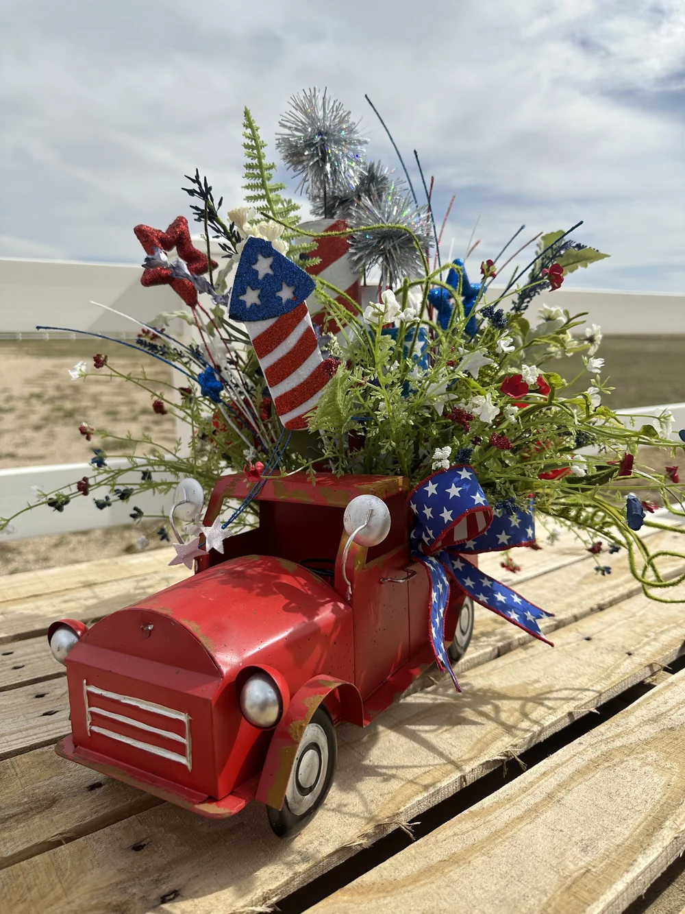 Patriotic Centerpiece, 22" — Holiday Whimsy