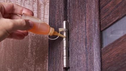 Guide on How to Fix Squeaky Hinges: Easy DIY Solutions — HomeRun Blog