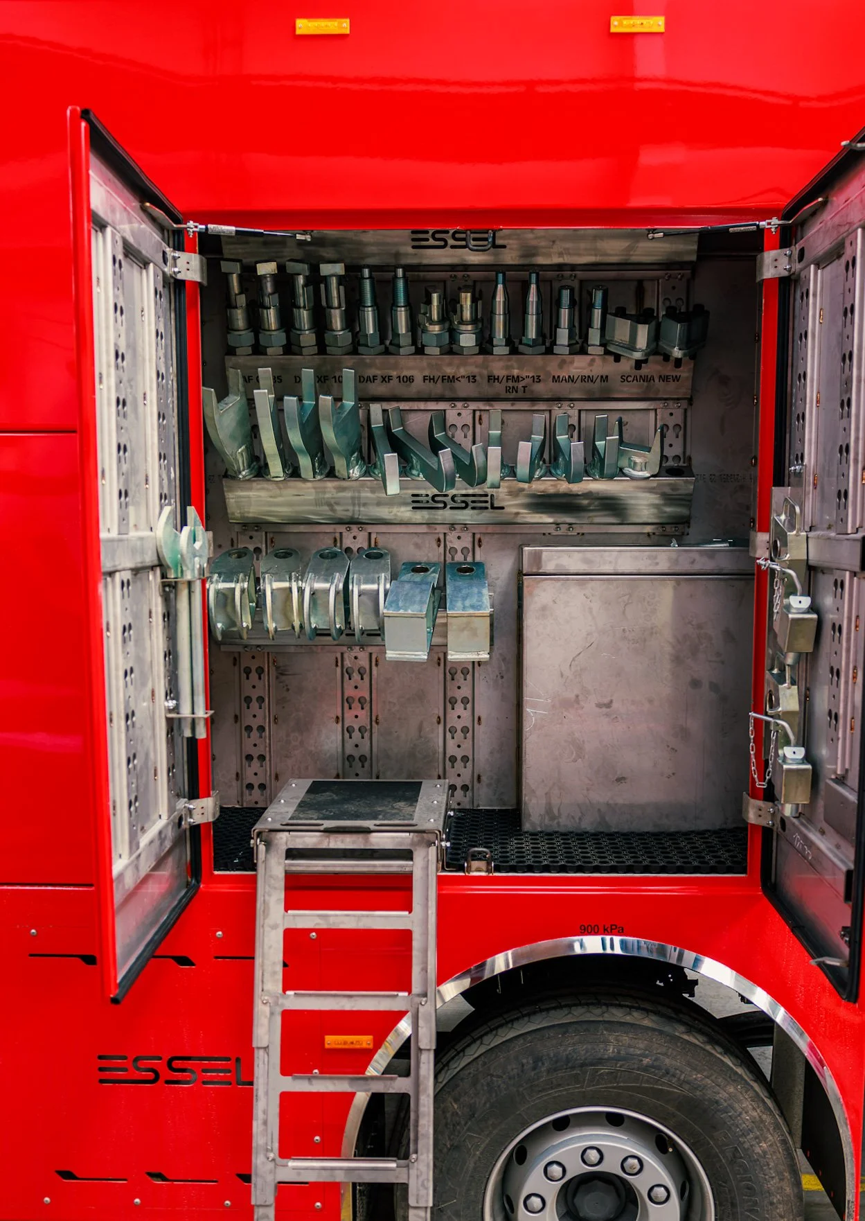 T-REX Recovery Vehicle — ESSEL - Premium Superstructures | Recovery ...