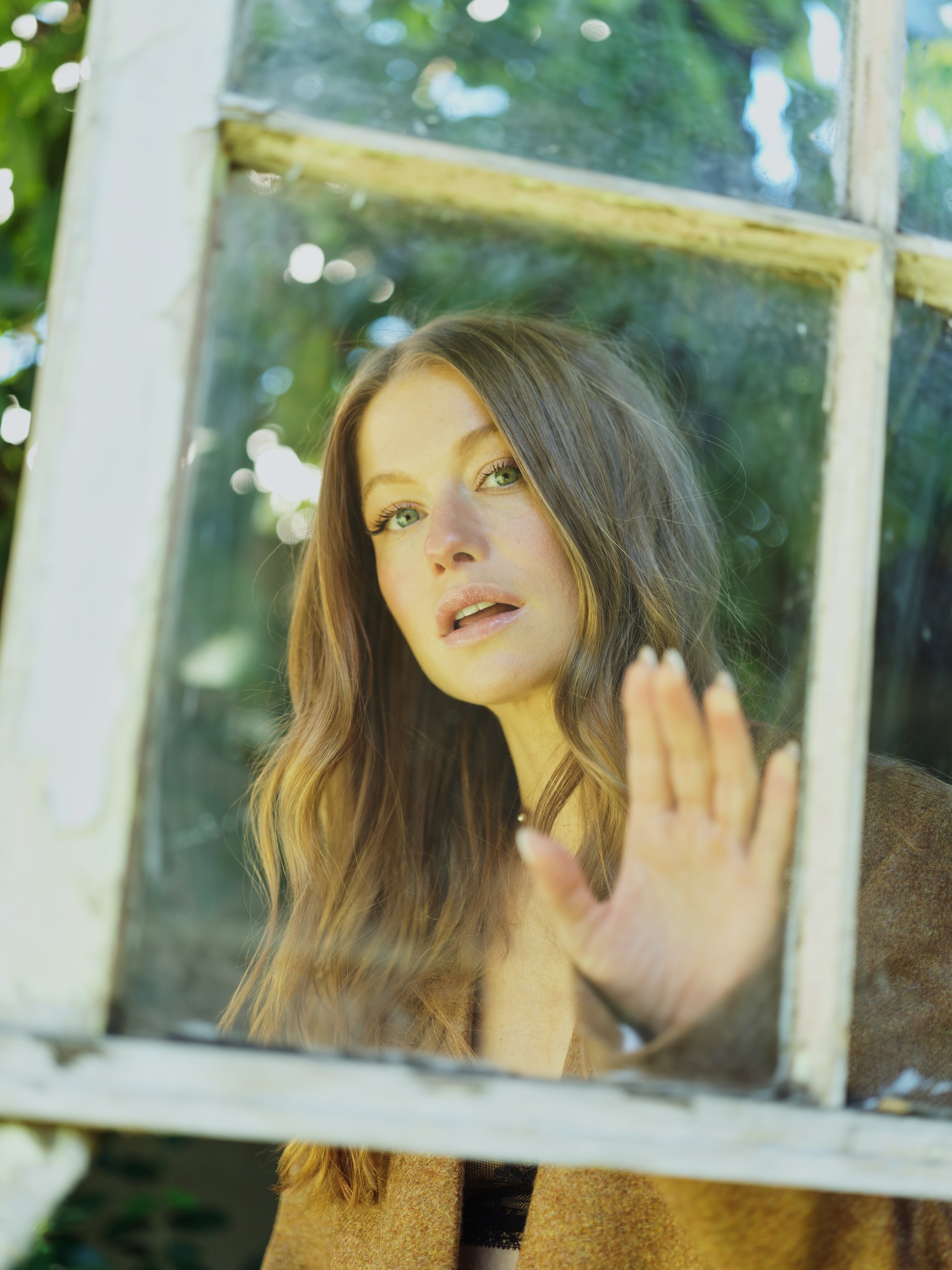 "The Chicken Sisters" star Genevieve Angelson discusses the highs and ...