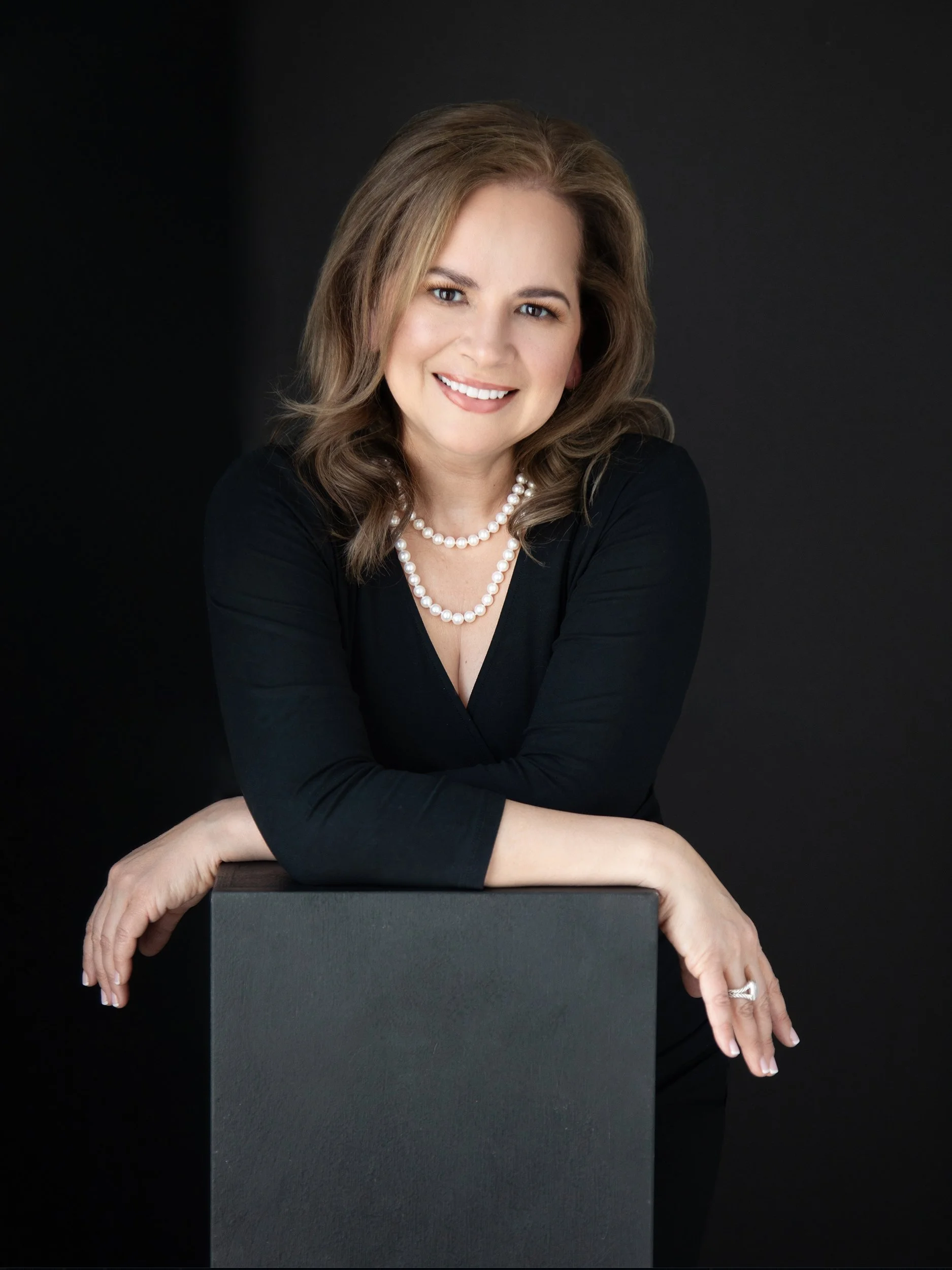 Modern Headshots / Women — Hande Gurdogan Photography