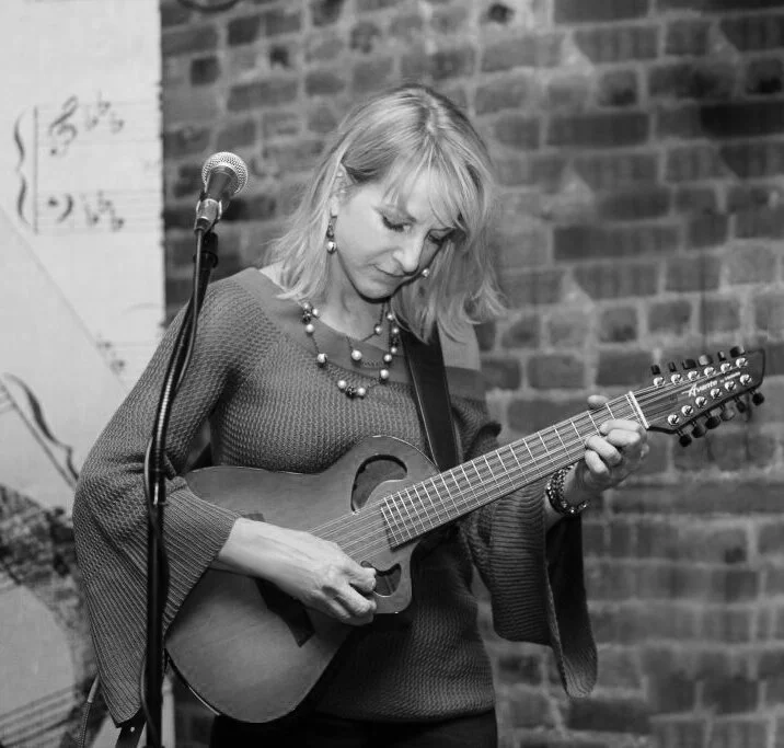 Lissa Hanner Folk Music