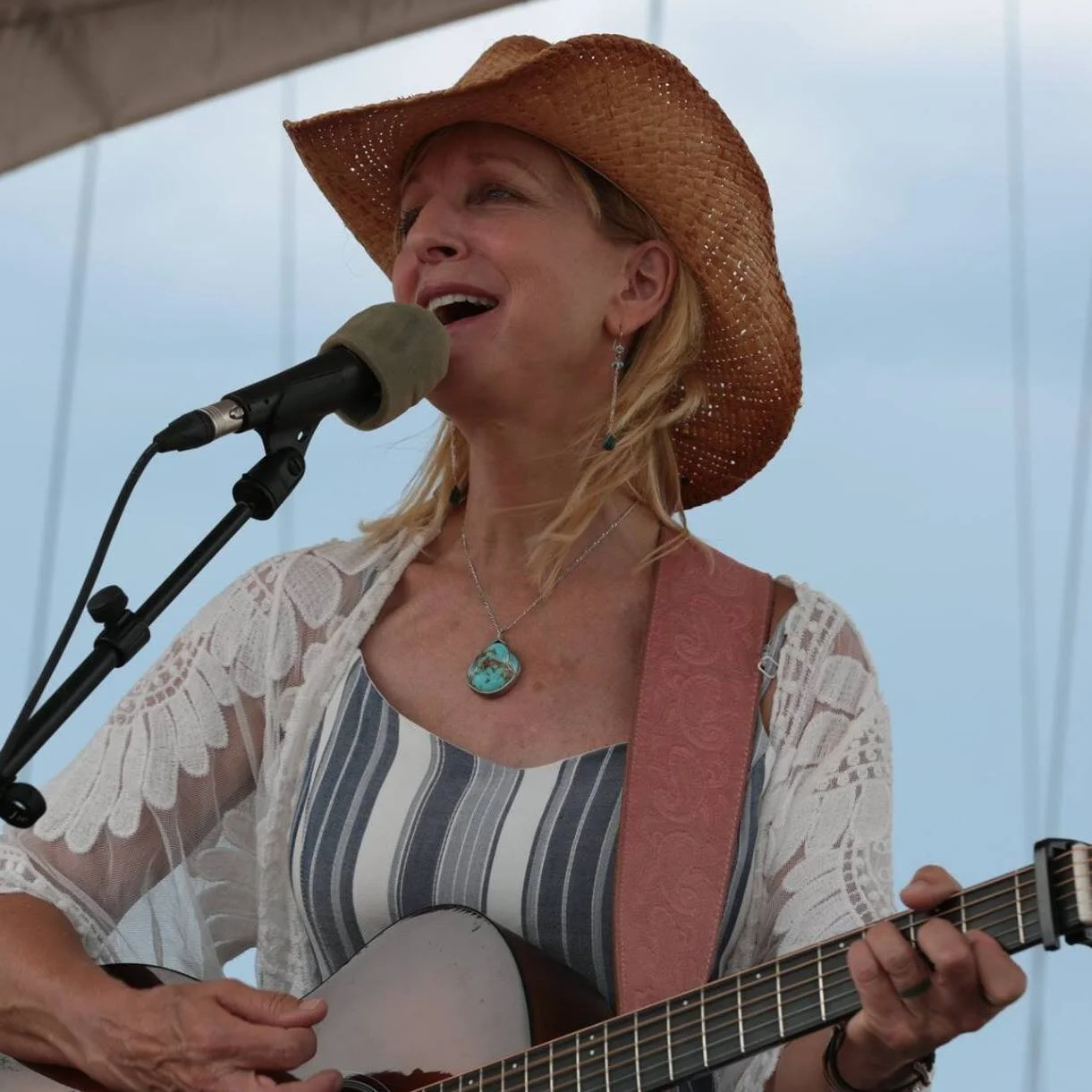 About — Lissa Hanner Folk Music