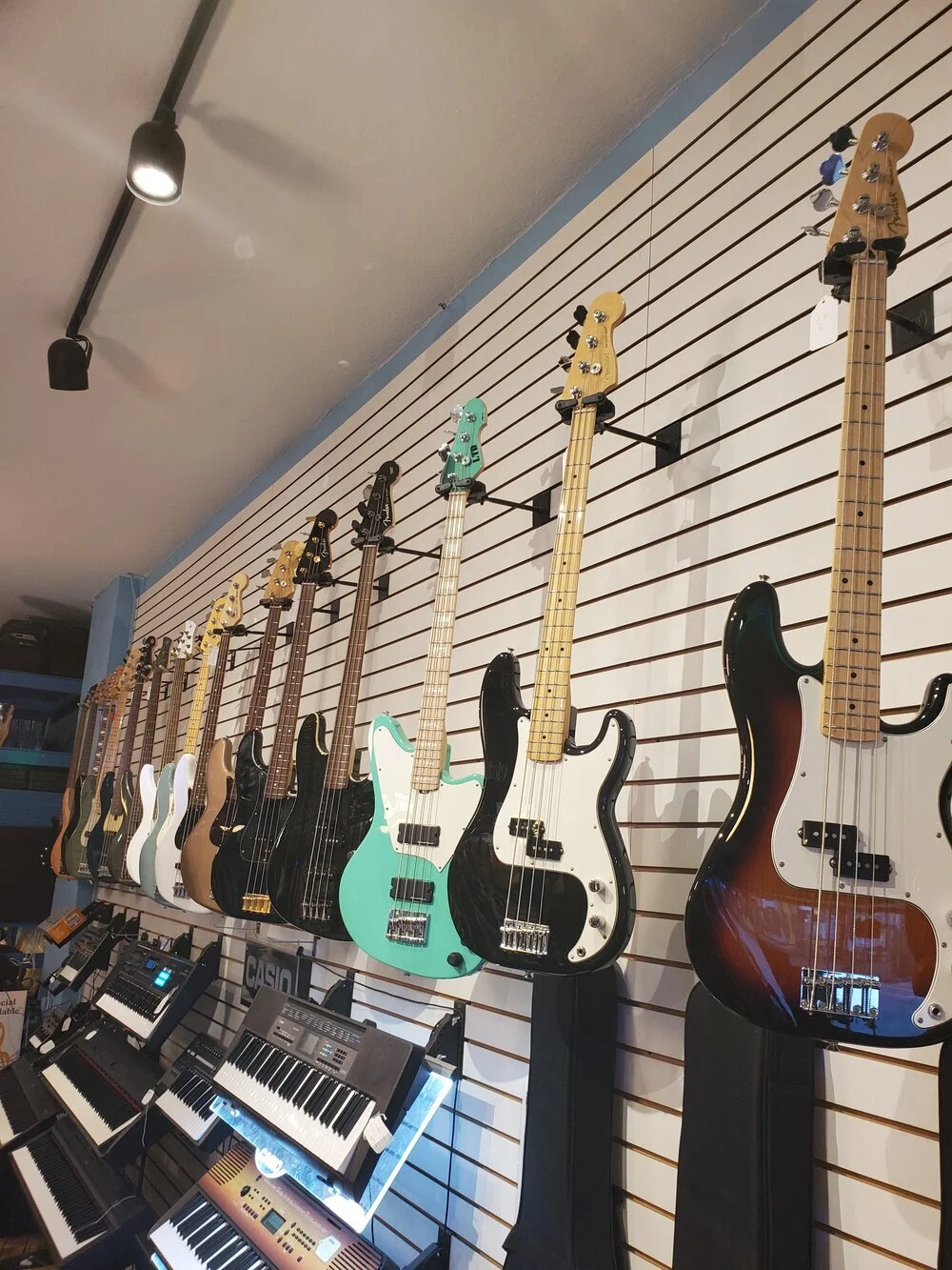 Doo Wop Beginner Acoustic Guitar Rental — Doo Wop Shop