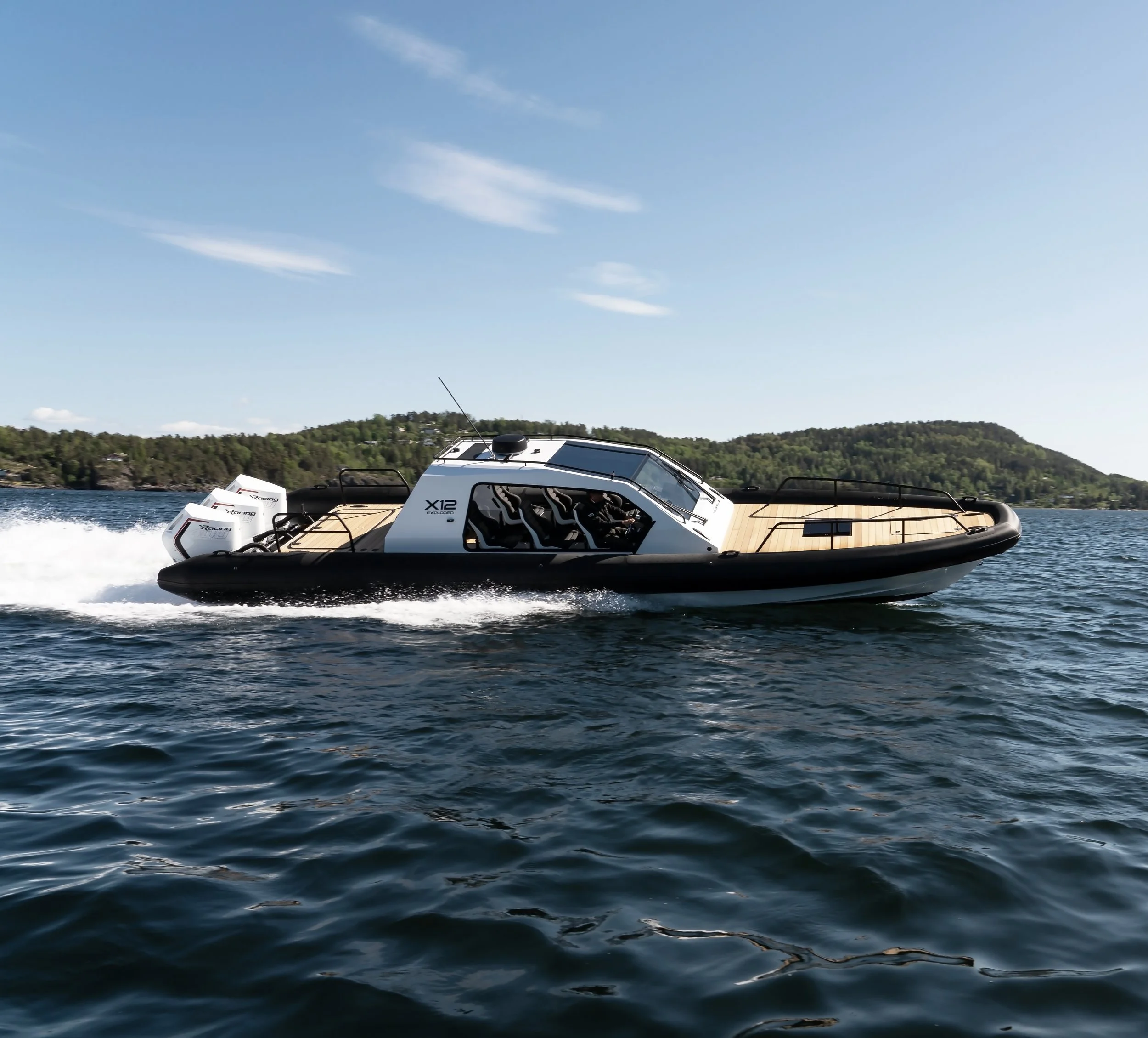Goldfish X12 | Peak performance vessel — Goldfish Boat