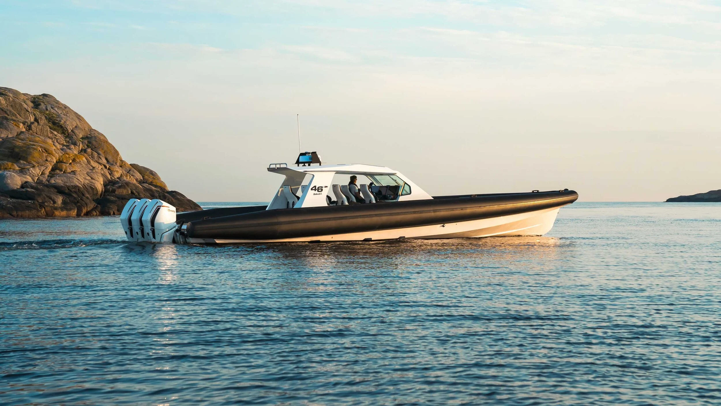 Goldfish 46 Bullet | Pure power and driving pleasure — Goldfish Boat