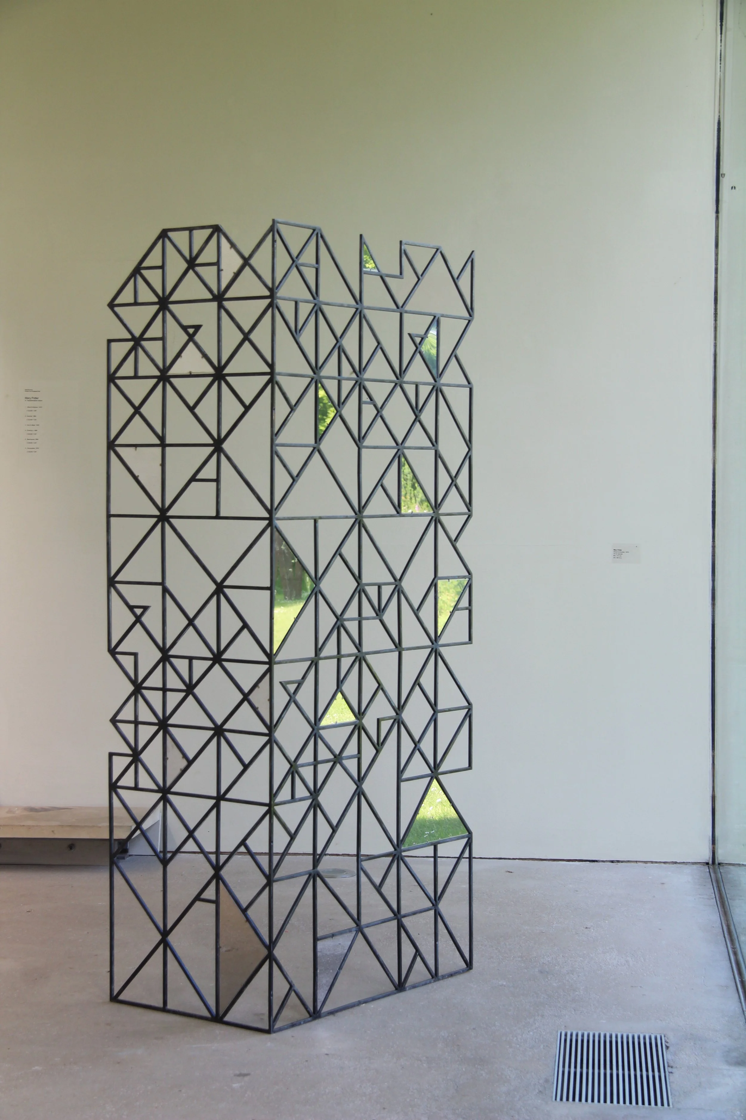 Abigail Reynolds I Works in Glass — NewArtCentre.