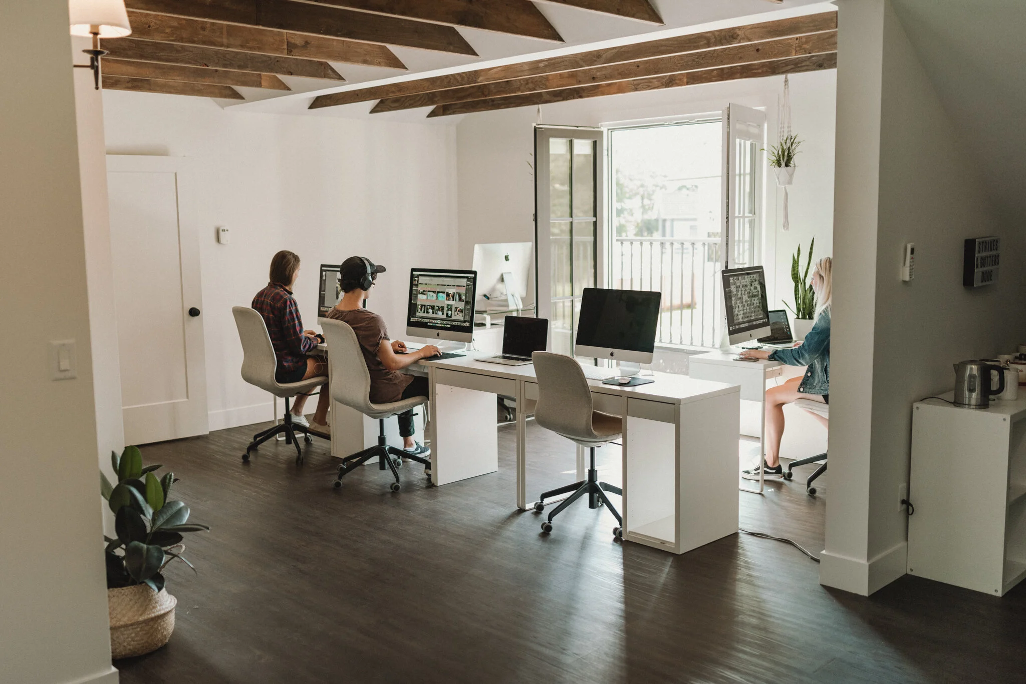 Post Partner | Photo Post-Production | Wedding Photo Editing