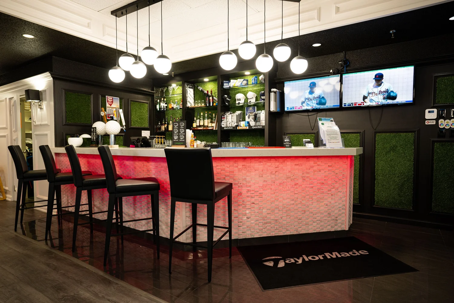 Niagara Golf Lounge — Best Western Plus Cairn Croft Hotel