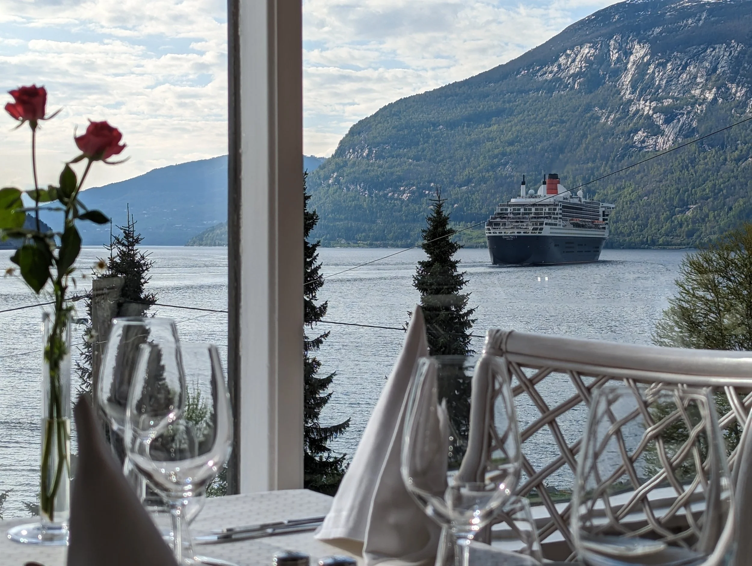Hotell, Restaurant, Bar i Olden, Stryn | Booking | Olden Fjordhotel