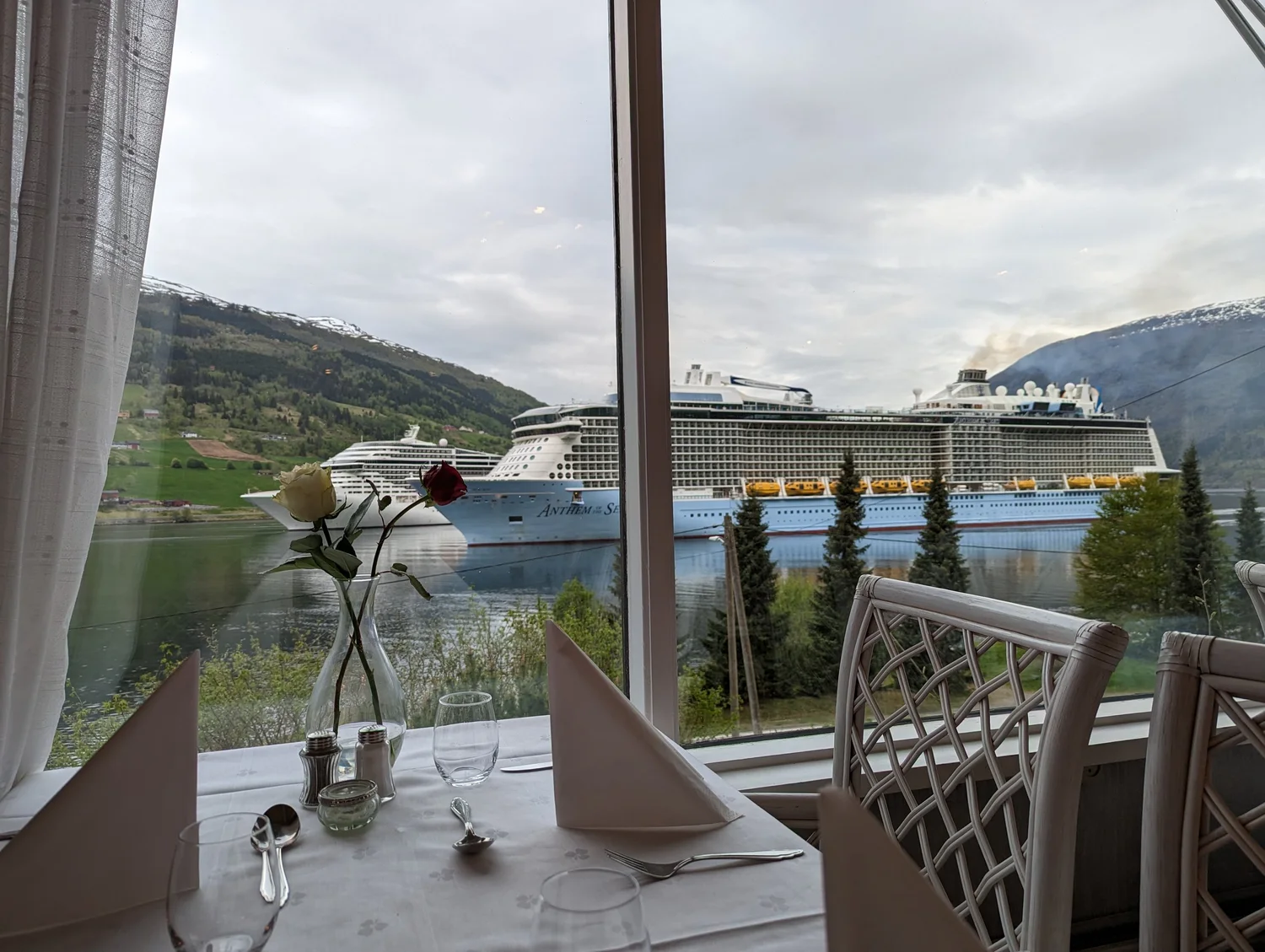 Hotell, Restaurant, Bar i Olden, Stryn | Booking | Olden Fjordhotel