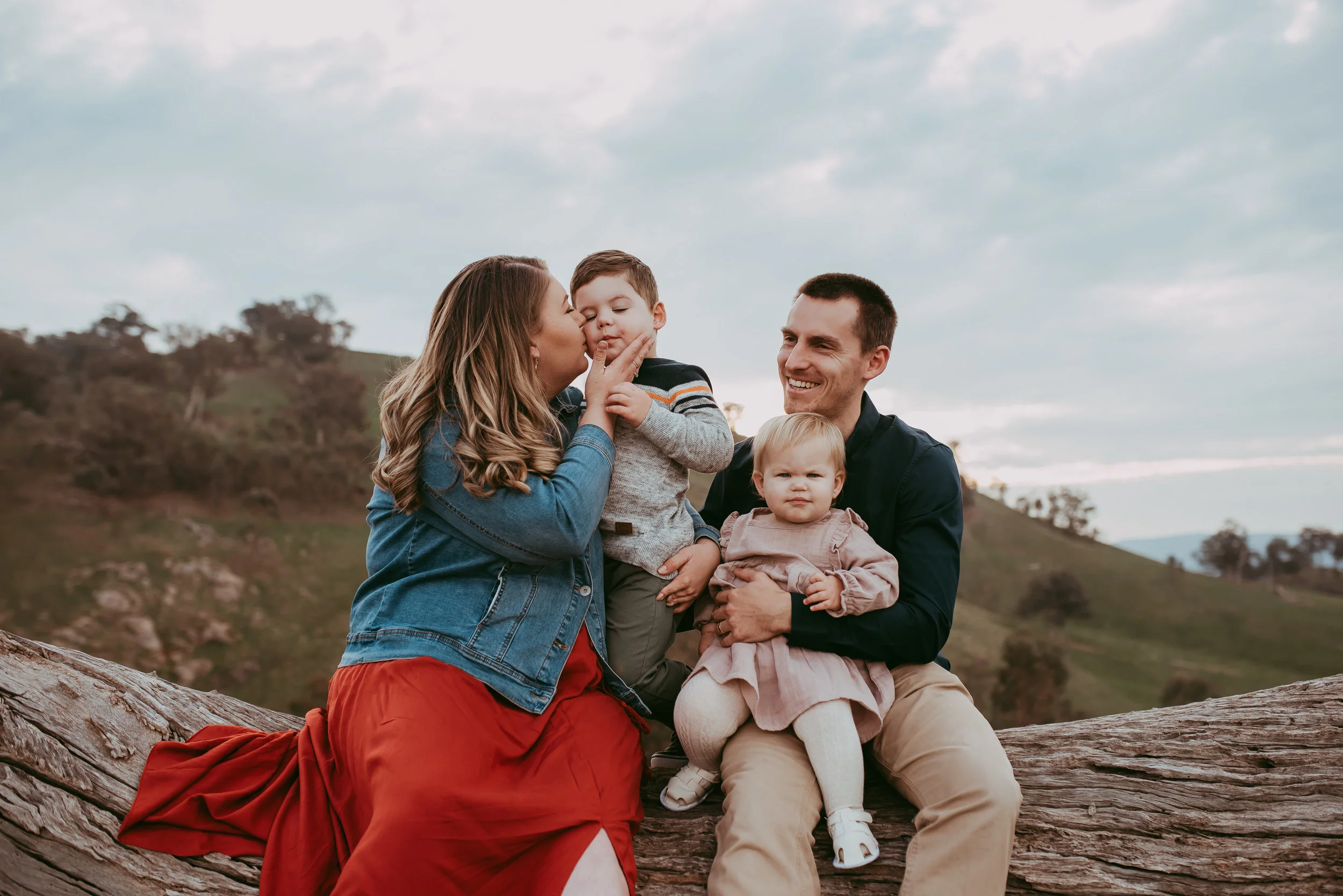 The Fawcetts // May Family Session — Meg Gibbs | Albury Photographer