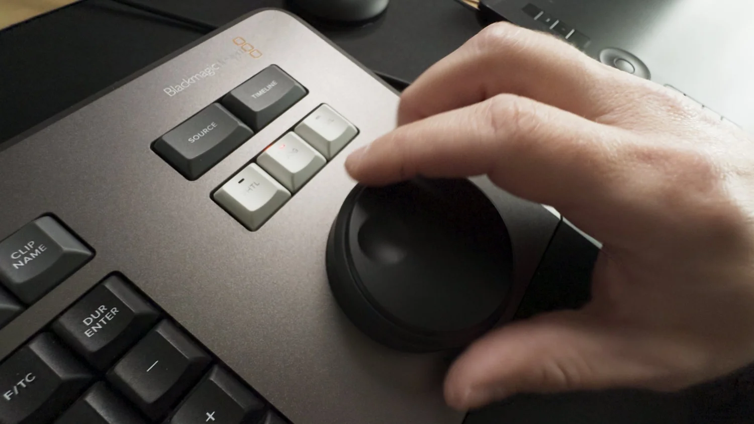 DaVinci Resolve Editor Keyboard — Creative Video Tips