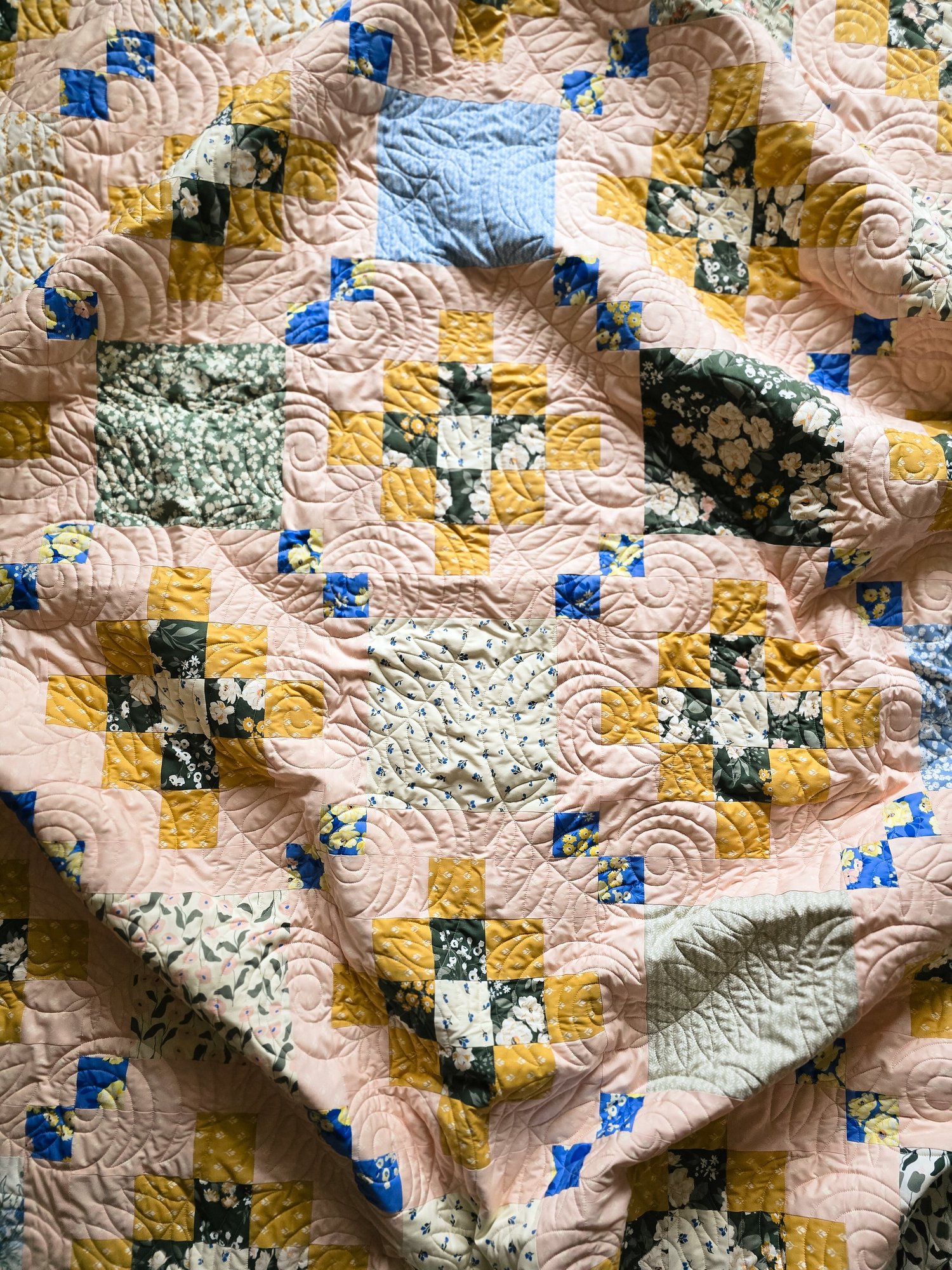 Meadow Patch Quilt: A Guide to Scrappy, Modern, and Hybrid Quilts ...