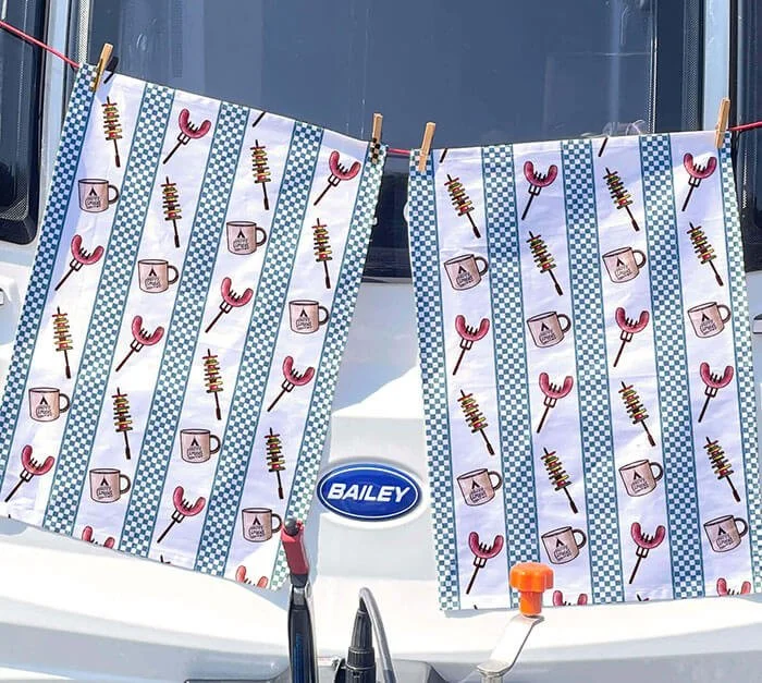 Vintage Caravan Illustration Wall Art Print - Winter — Designer tea ...