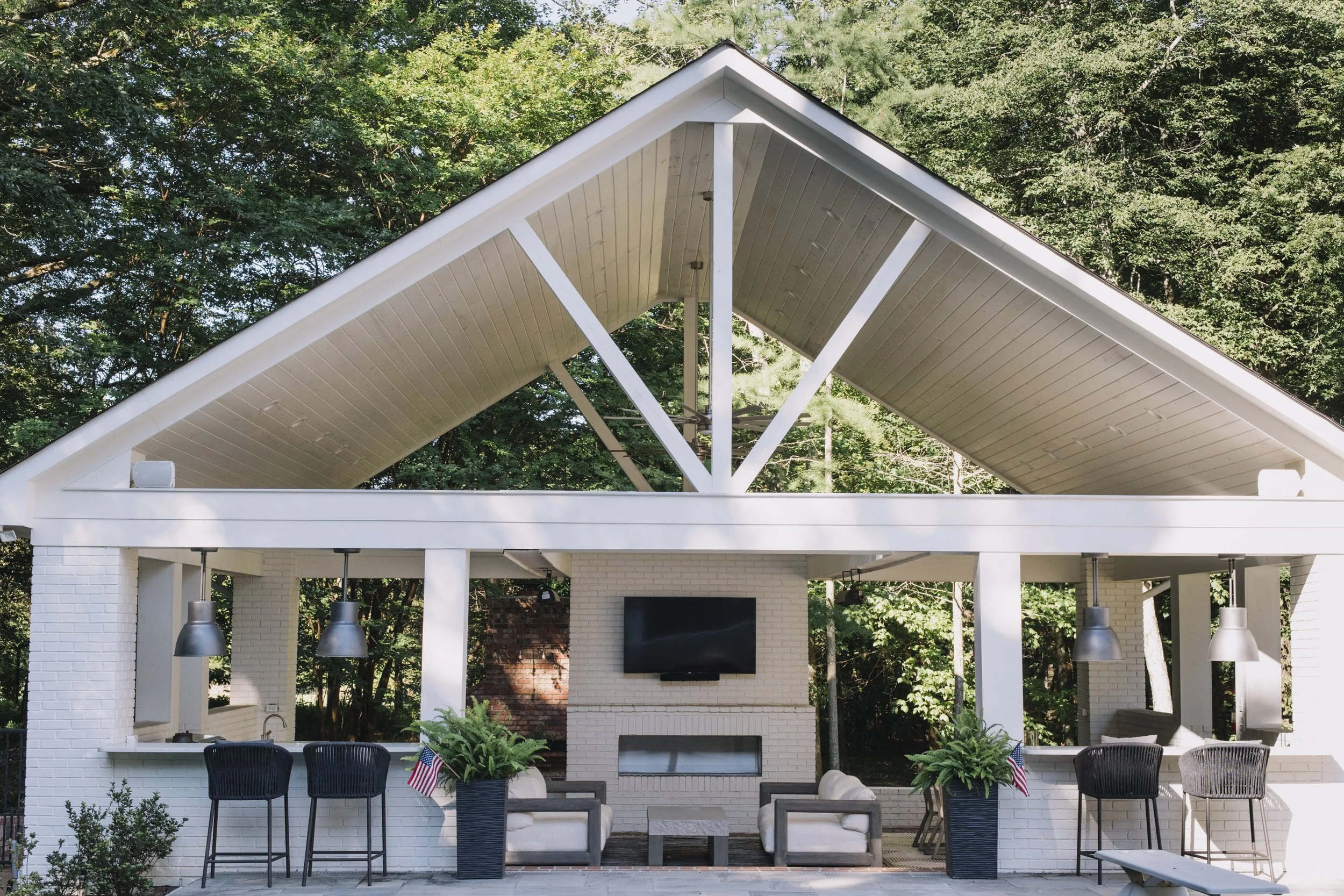 Luxury Pool House Design: Stylish Outdoor Furniture for Year-Round Comfort