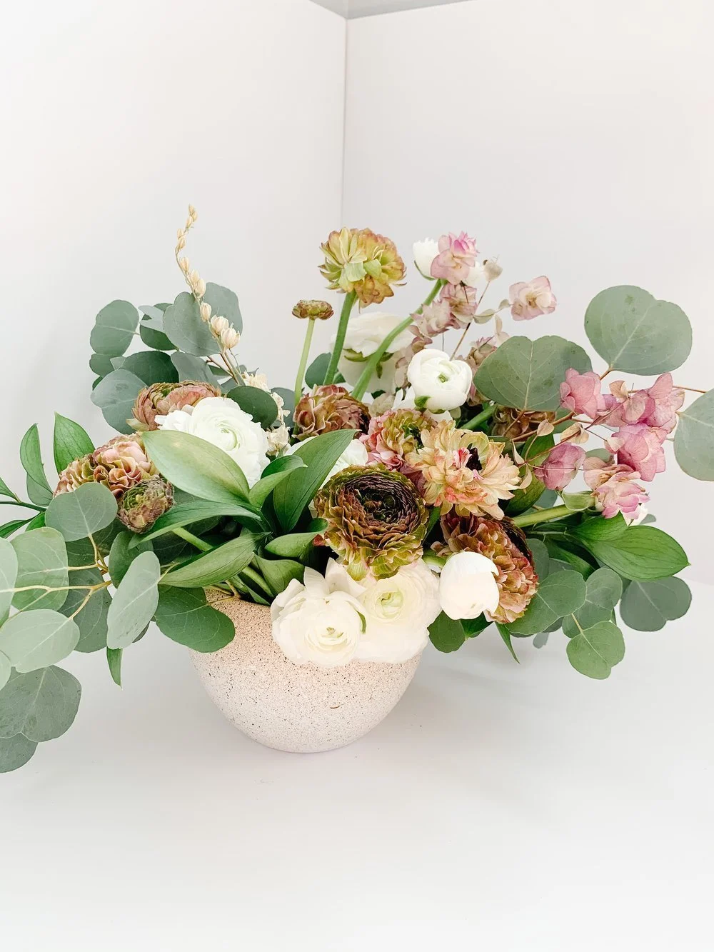 How To Style Fresh Flowers Like A Pro (Plus My Free Ultimate Floral ...