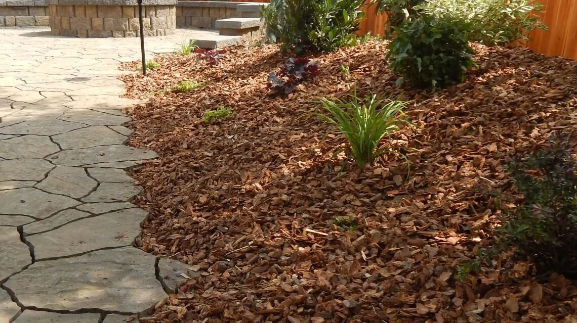 Bark Mulch Project Photos — SiteOne Stone Center - Landscape Supply in ...
