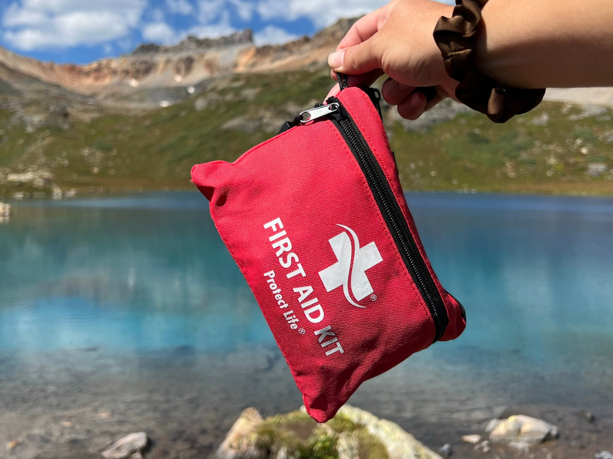 What To Pack on A Day Hike: Essential Day Hiking Gear Guide — melia in ...