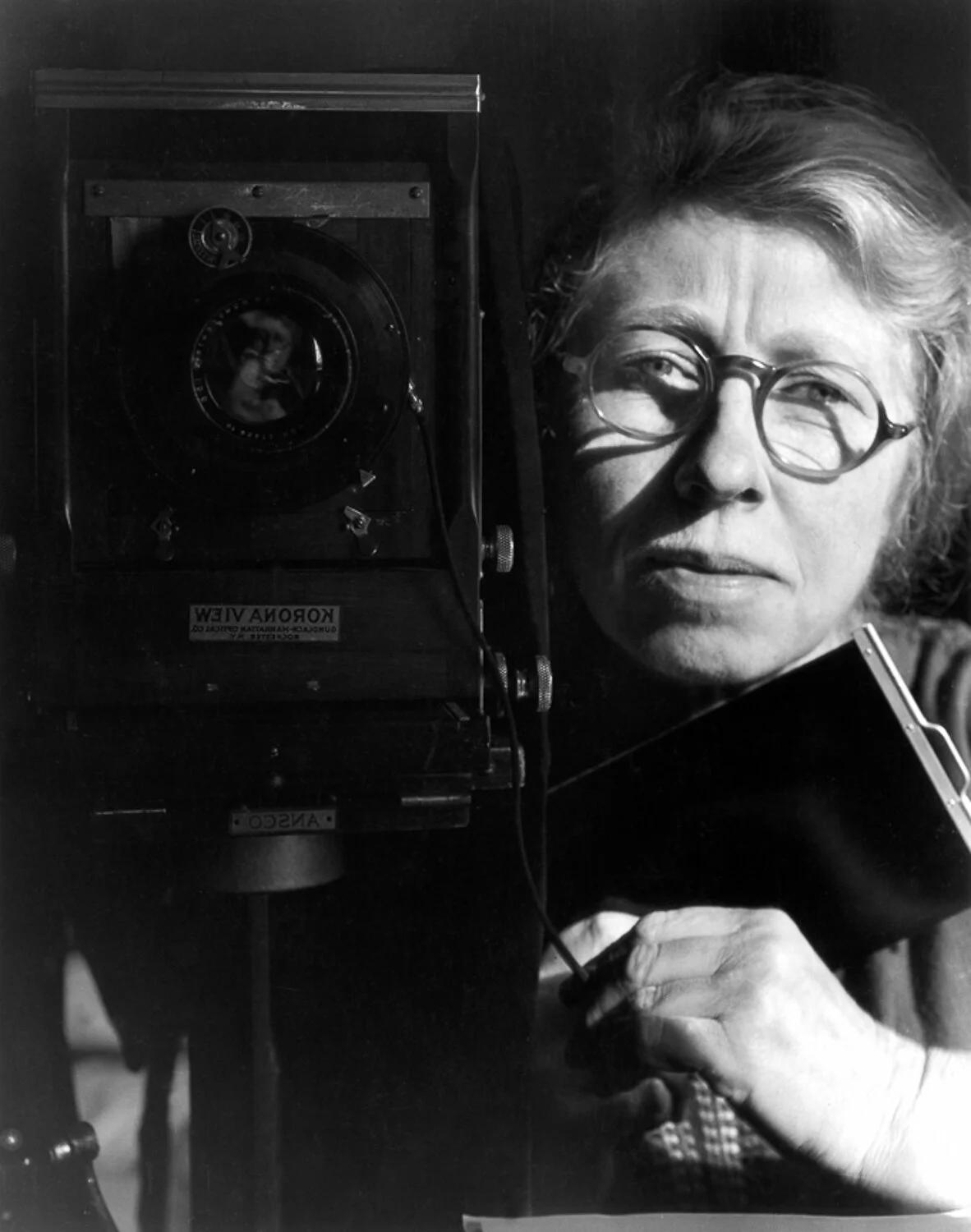 Imogen Cunningham — DESIGNING WOMEN