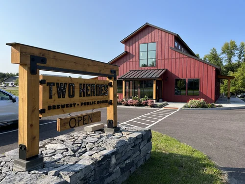 Two Heroes Brewery ‧ Public House