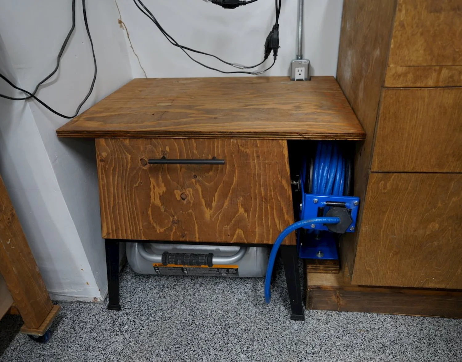 Product Spotlight: Retractable Power Reel — Min Max Geek