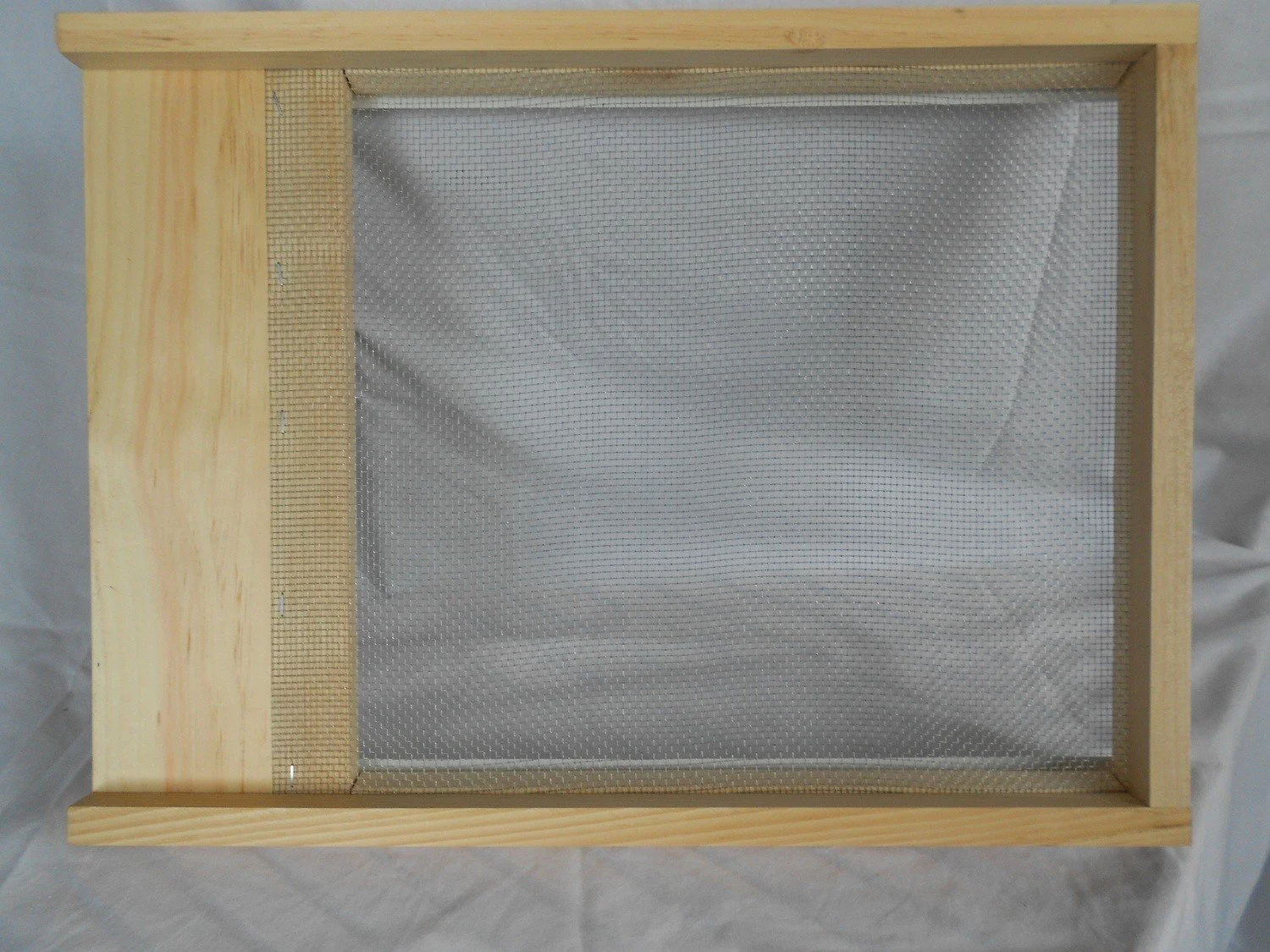 Screened Bottom Board w/ Freeman Beetle Trap — Bee Happy Honey, Hives ...