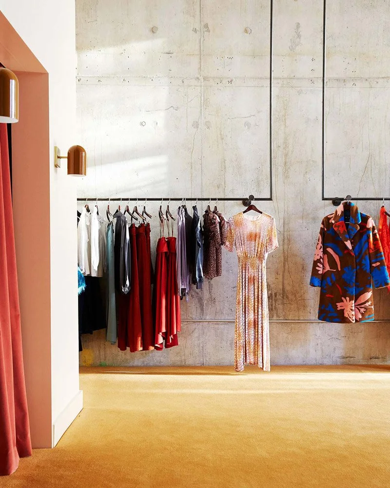 DESIGNING WOMEN — Lisa Hedge (Studio)