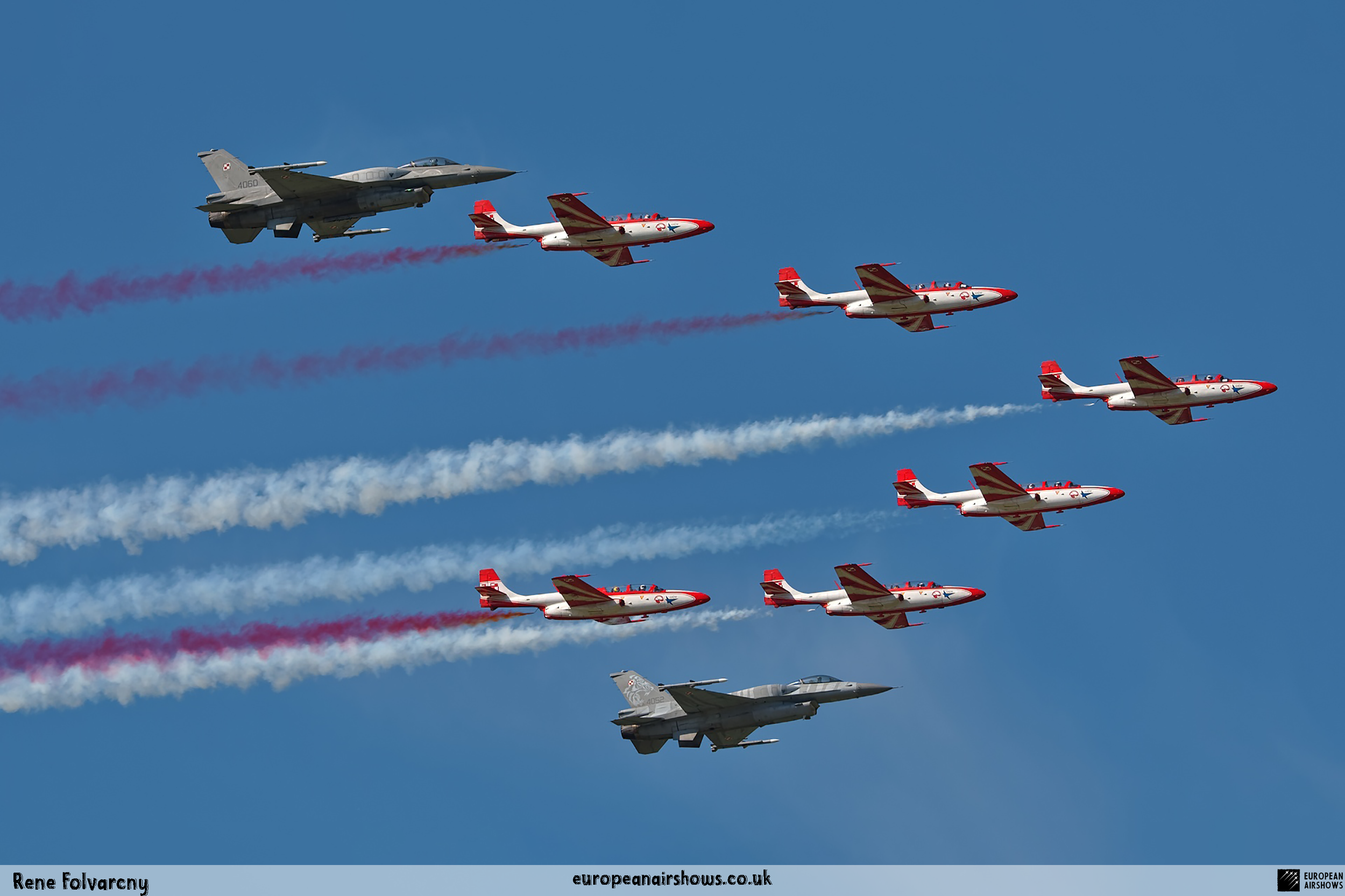 WHITE & RED SPARKS FINAL DISPLAY — European Airshows