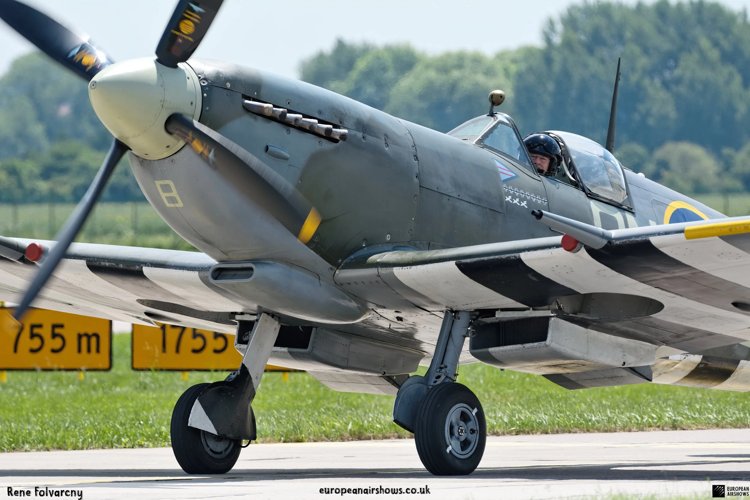 Spitfire LF.XVI G-MXVI — European Airshows