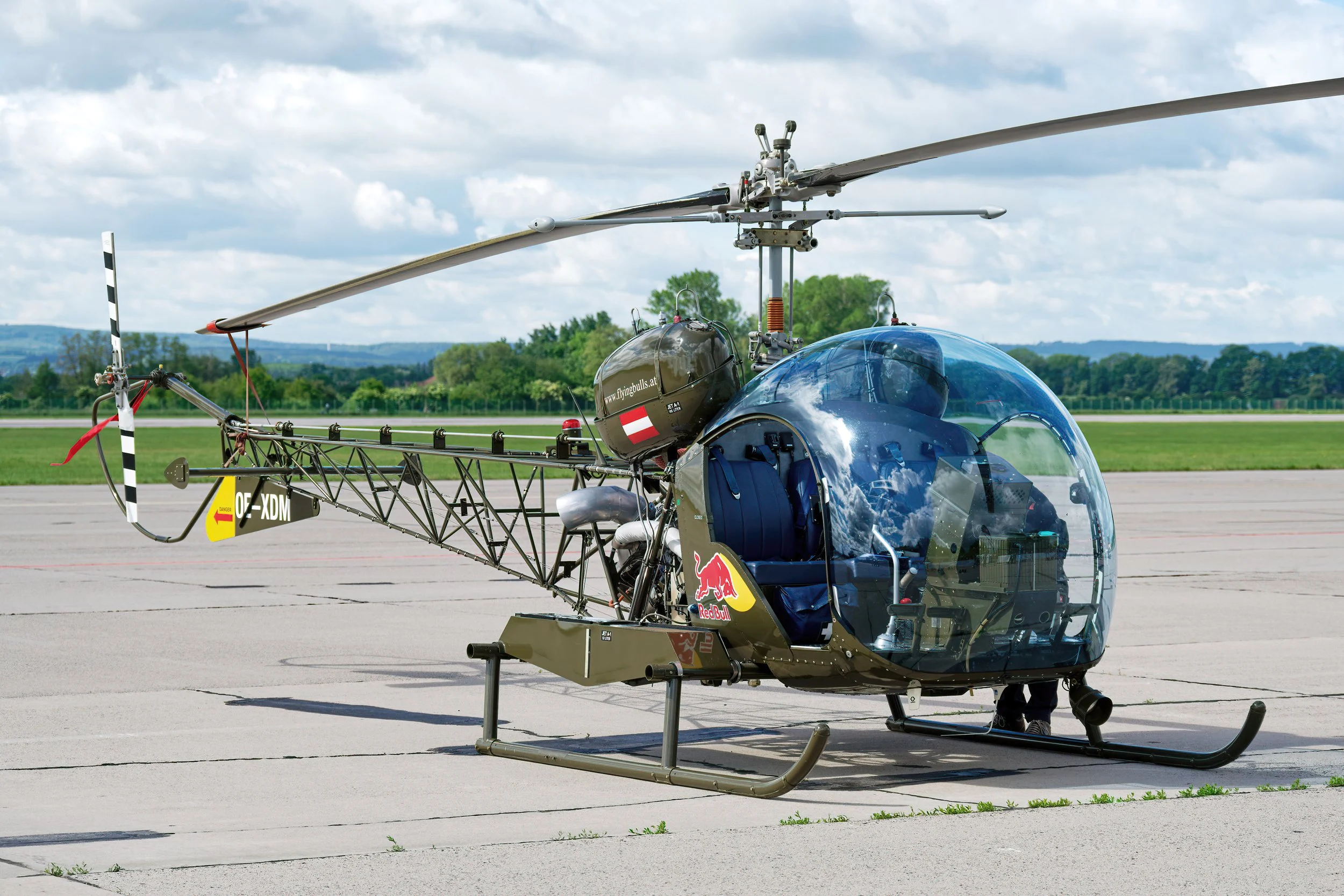 December 8 / Bell 47 first flight — European Airshows