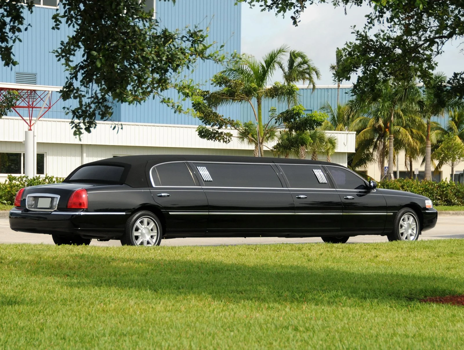 Limo Ride For A Birthday Party Invitations