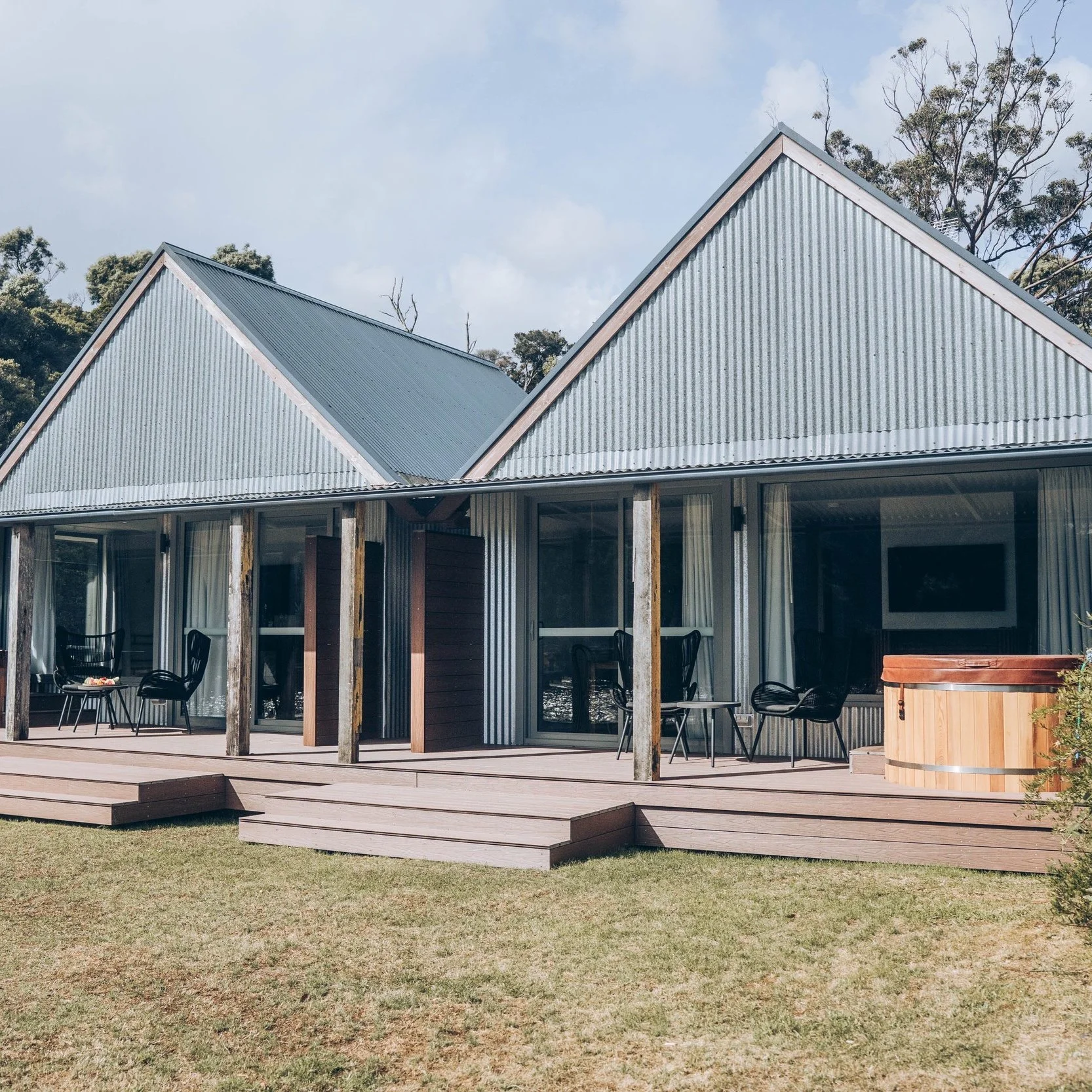 Award Winning Waterfront Boutique Hotel and Restaurant in Strahan ...