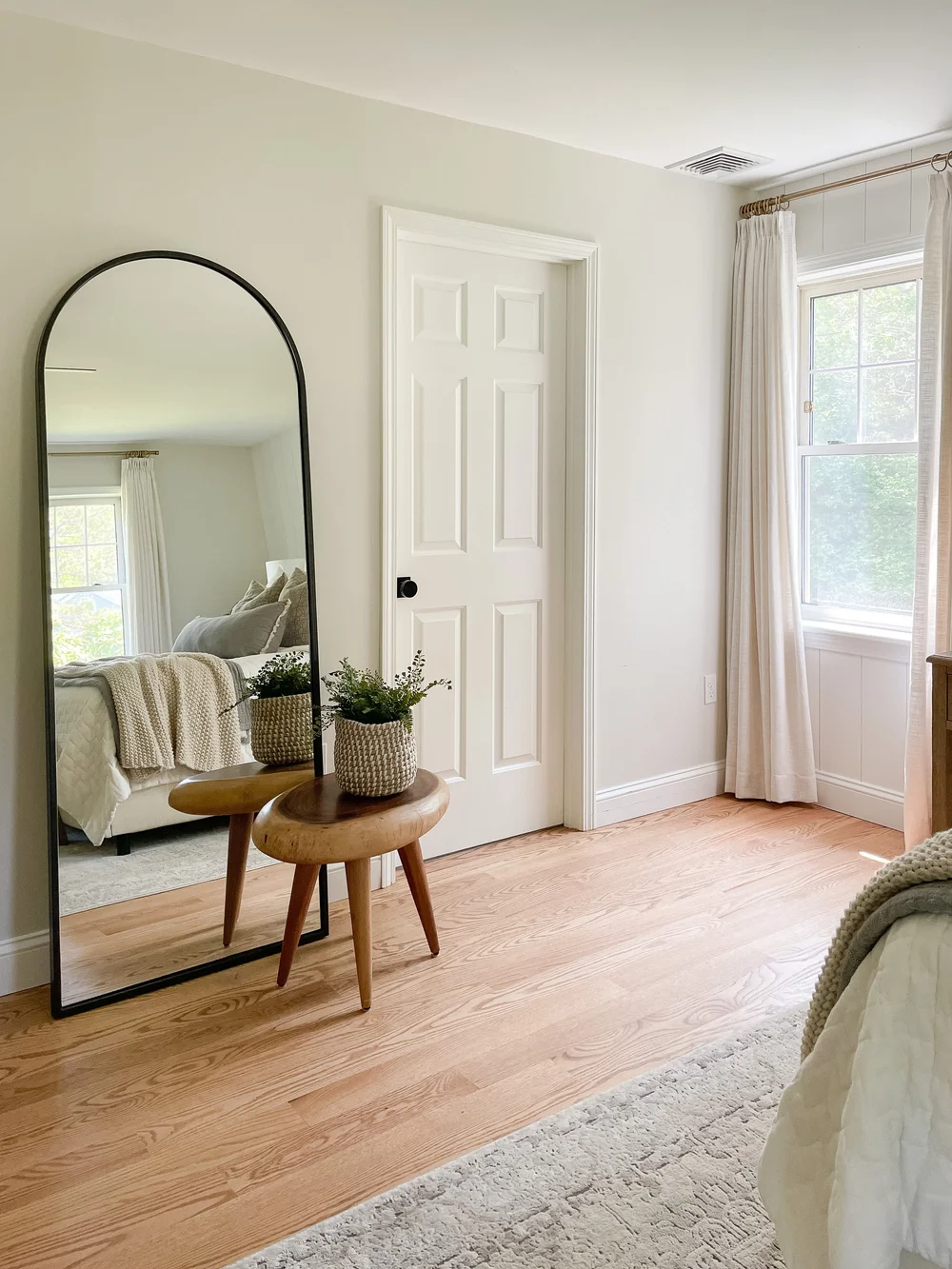 5 Ways to Style a Big Blank Wall - Sherri Calnan