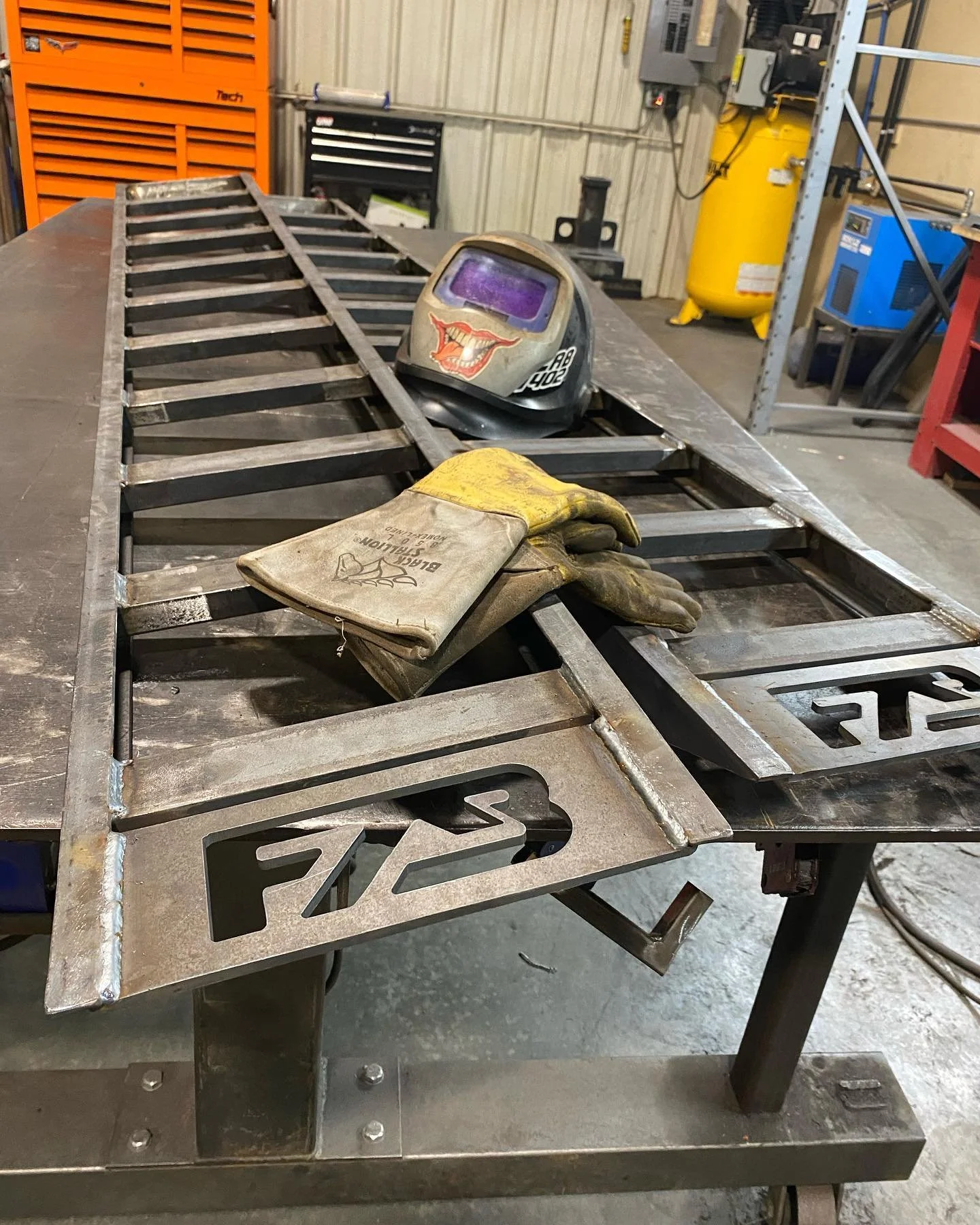 FAB402 STEEL THE SHOW