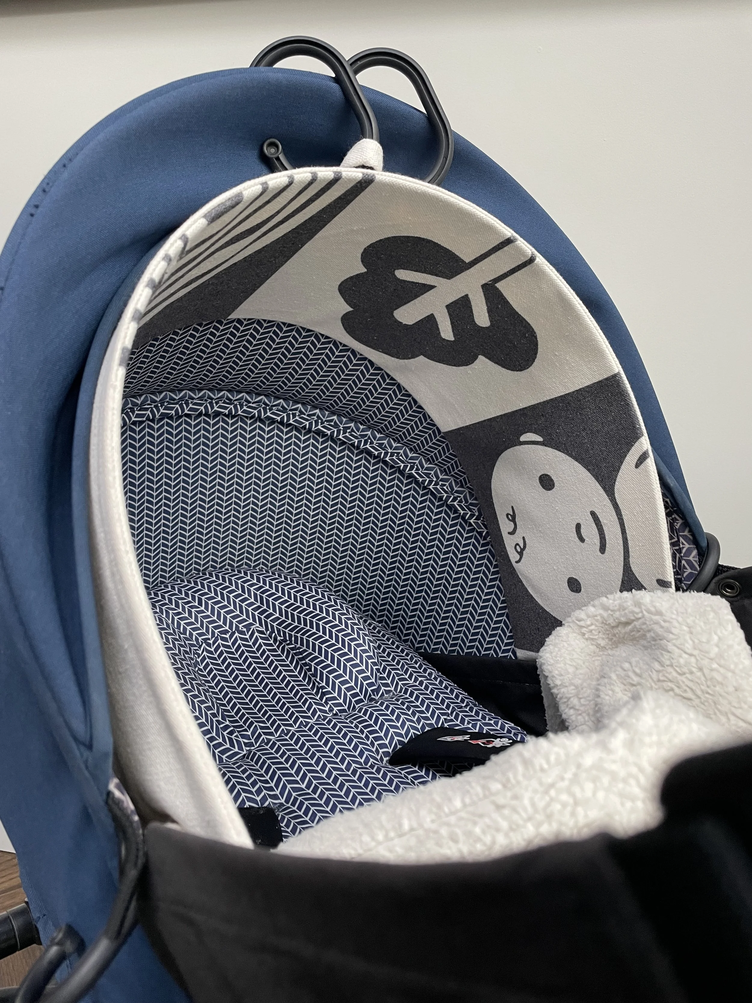 Sensory black and white images for newborns- Eyas — Eyas