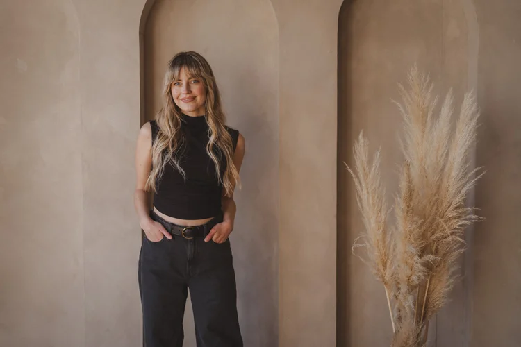 Top 20 Poses for a Successful Portrait Photoshoot — The Grey Edit Photo