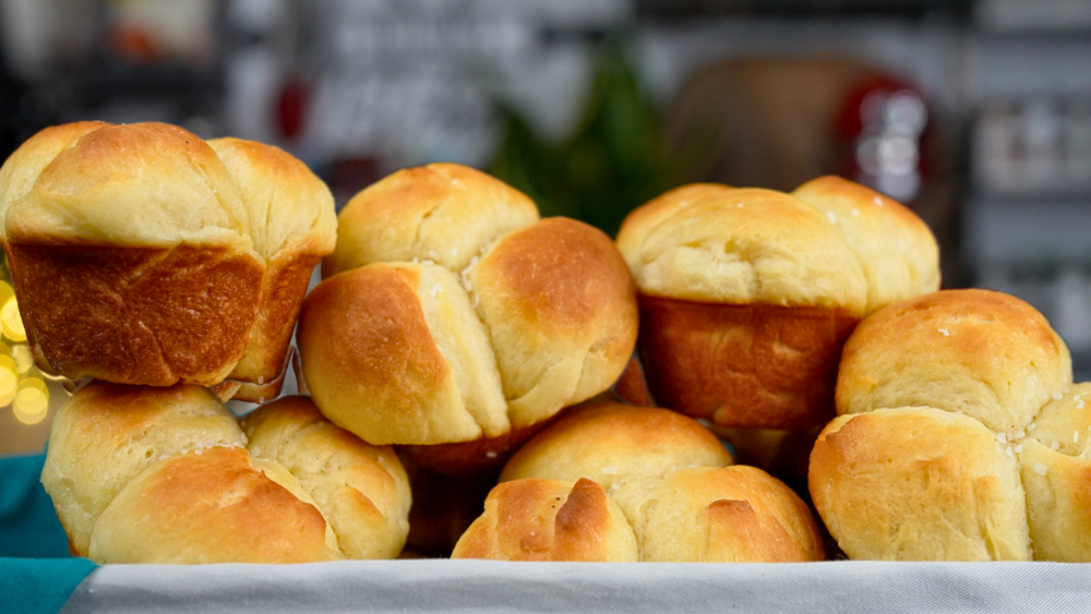 Homemade Cloverleaf Dinner Rolls — Kelvin's Kitchen