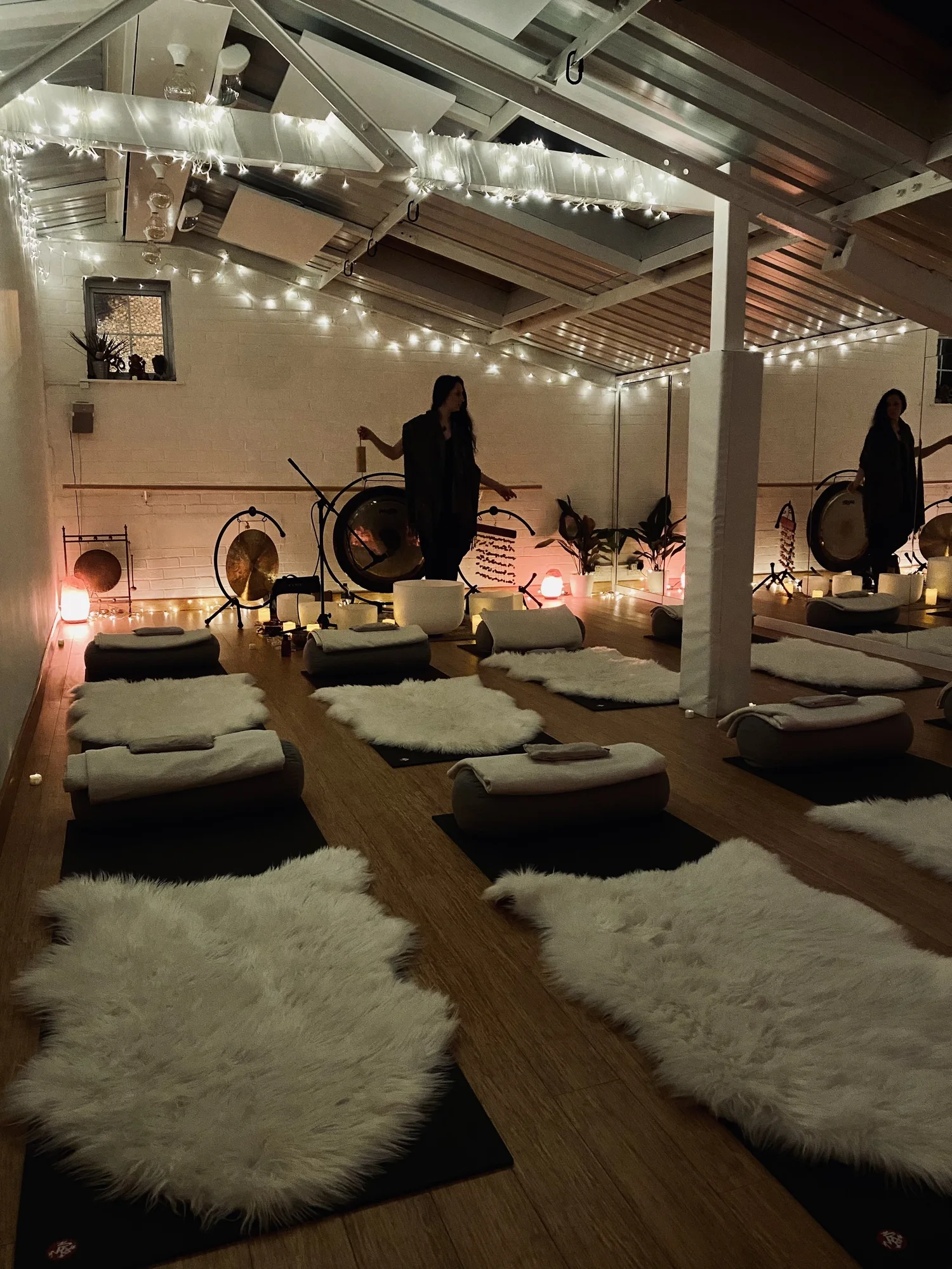 ☾