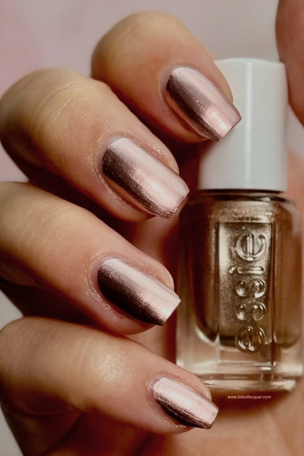 Rose Gold Nails: Dazzling Metallic Swatches for Chic Inspo