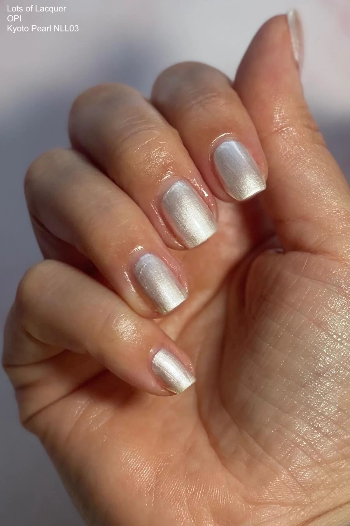 Pearl Nails: Shimmering Swatches for a Lustrous Look
