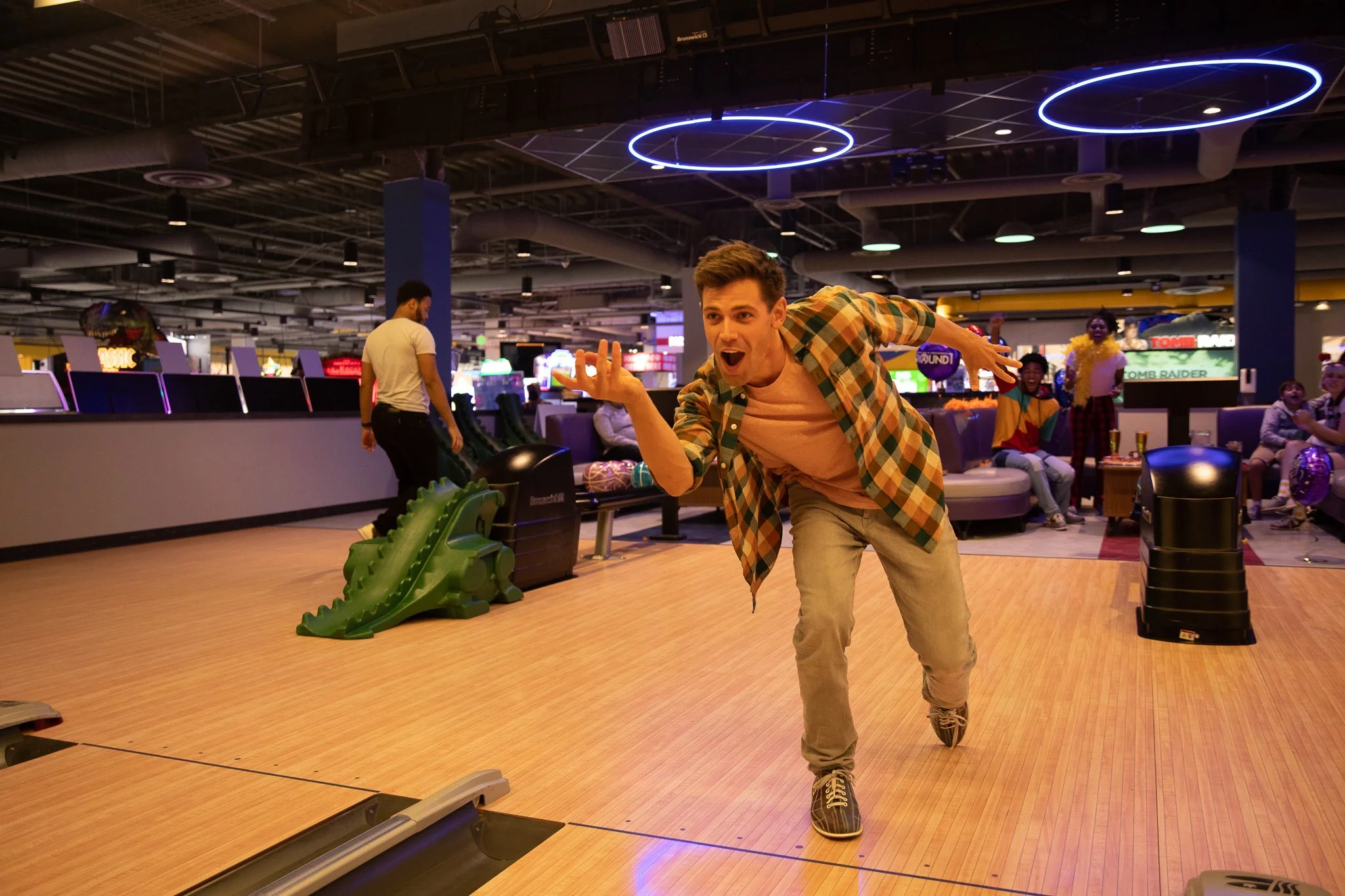 Round1 Bowling and Arcade | Party Package | Party Room | | Round1 USA